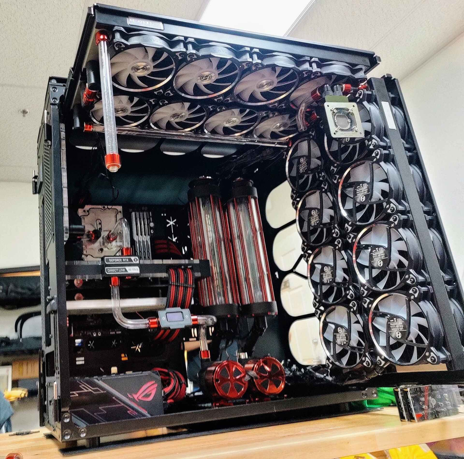 Corsair Obsidian 1000D Supercase - Berserk » builds.gg