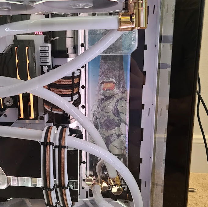 O11 XL White/Black/Gold build featuring the Master Chief » builds.gg