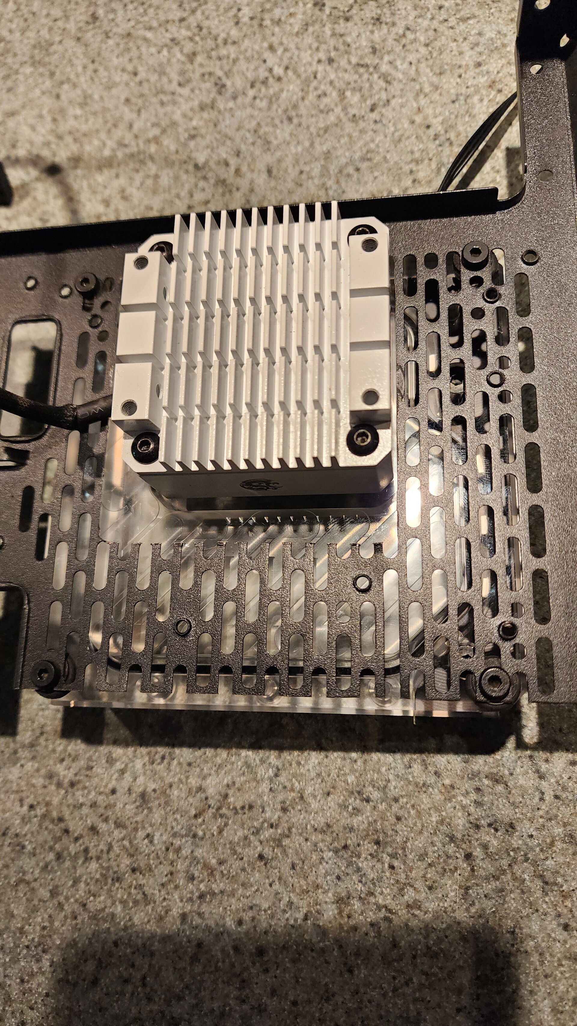 Thermaltake tower 100 custom carbon fiber panel. Dual radiator » builds.gg