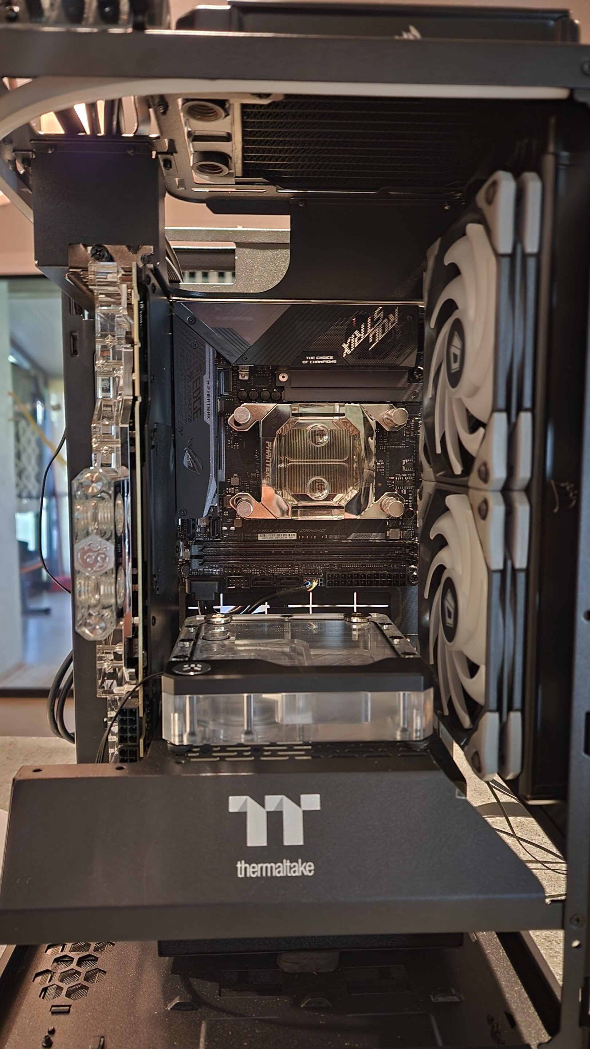 Thermaltake tower 100 custom carbon fiber panel. Dual radiator » builds.gg
