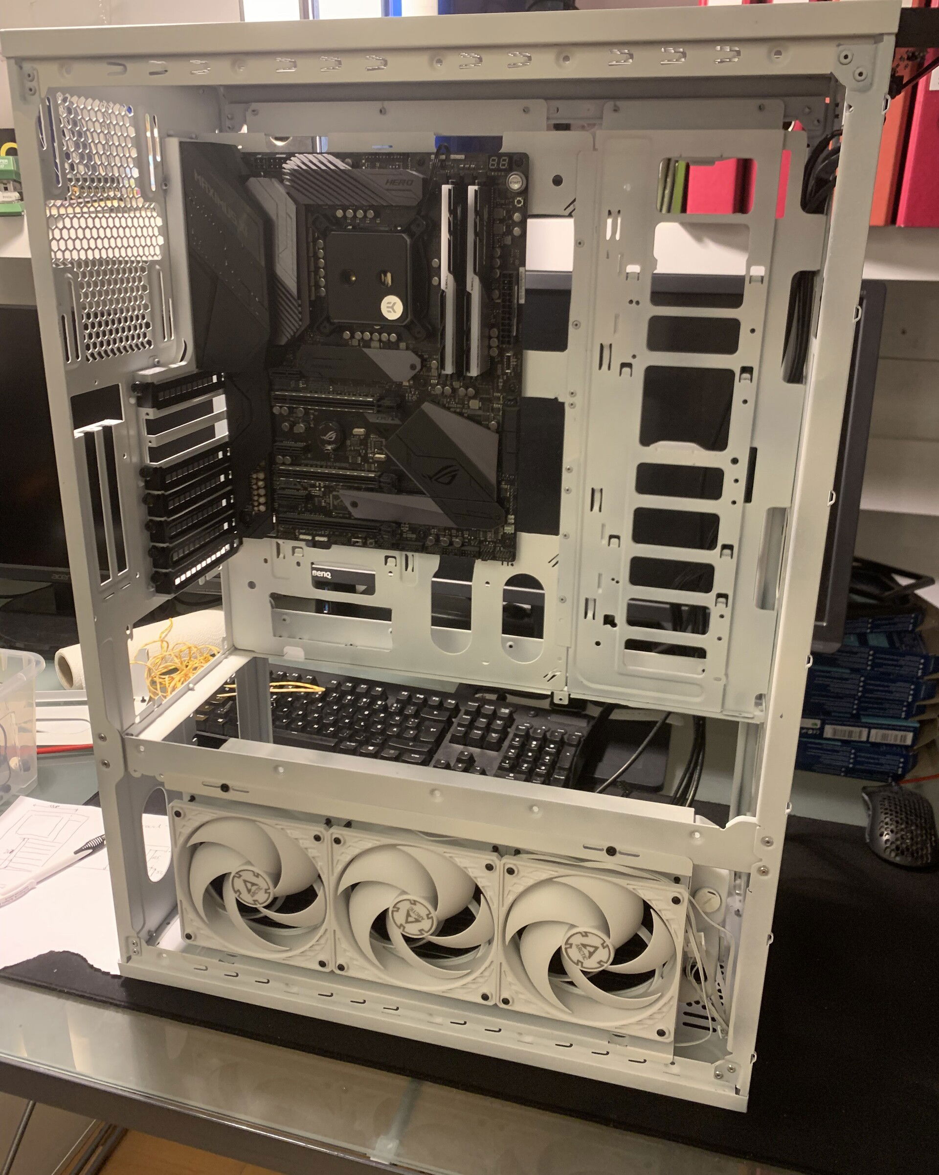 CUSTOM WHITE THERMALTAKE X71 » builds.gg