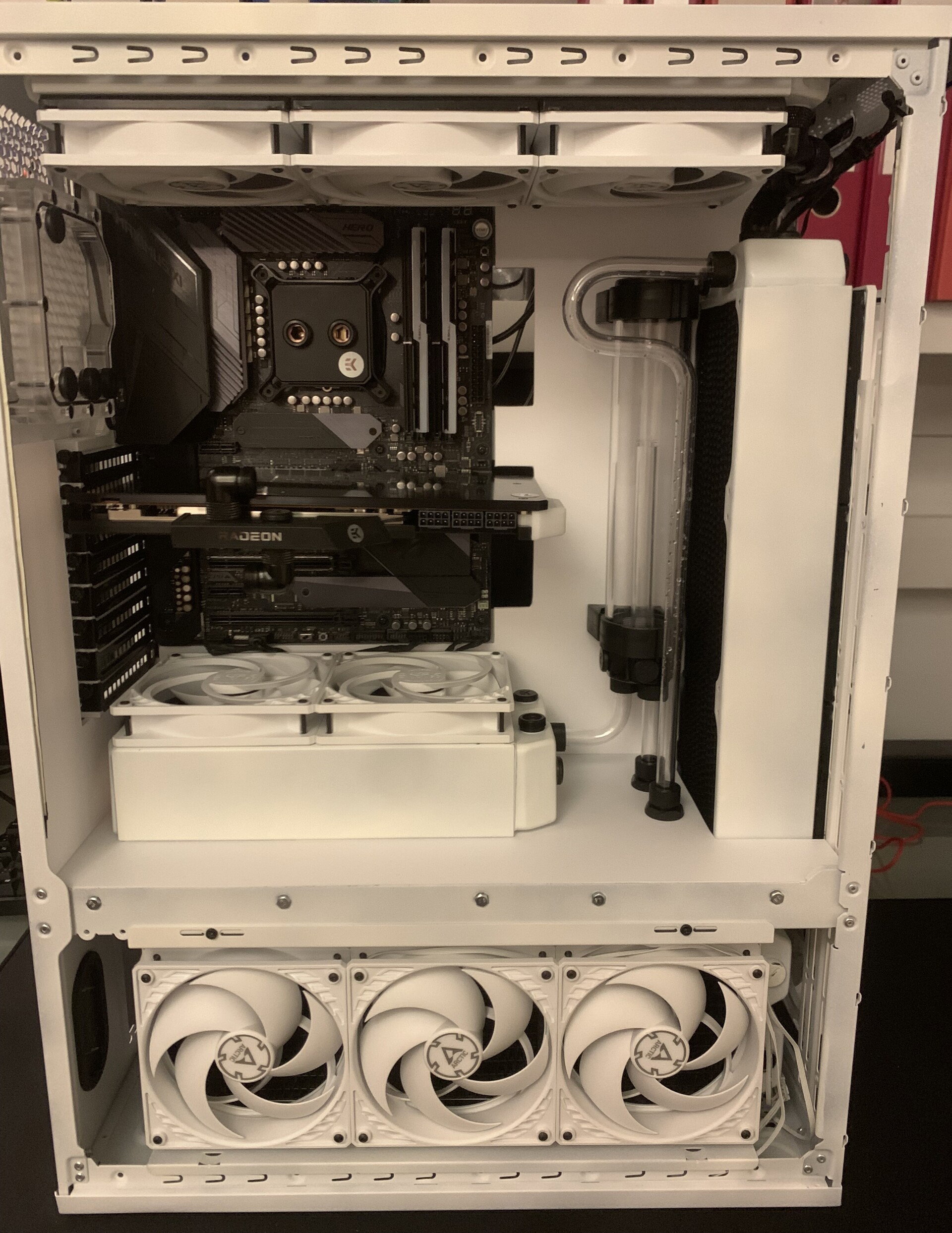 CUSTOM WHITE THERMALTAKE X71 » builds.gg