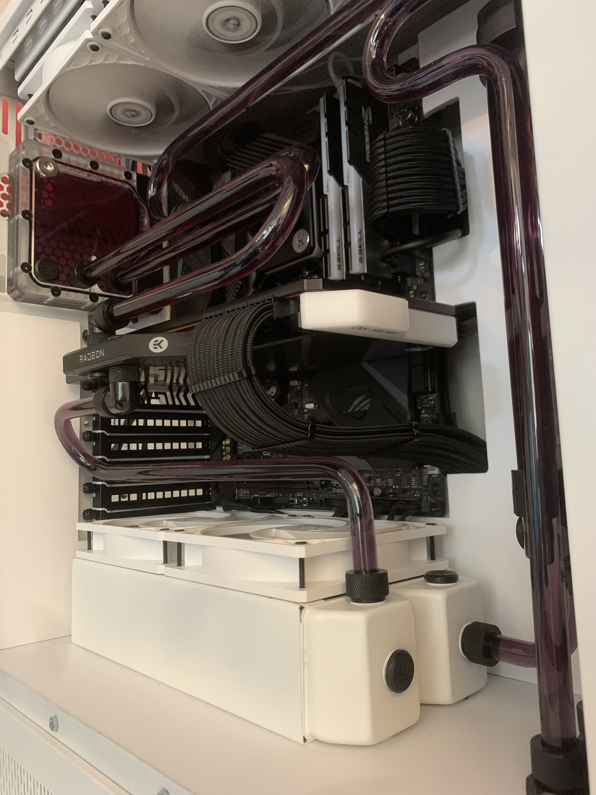 CUSTOM WHITE THERMALTAKE X71 » builds.gg