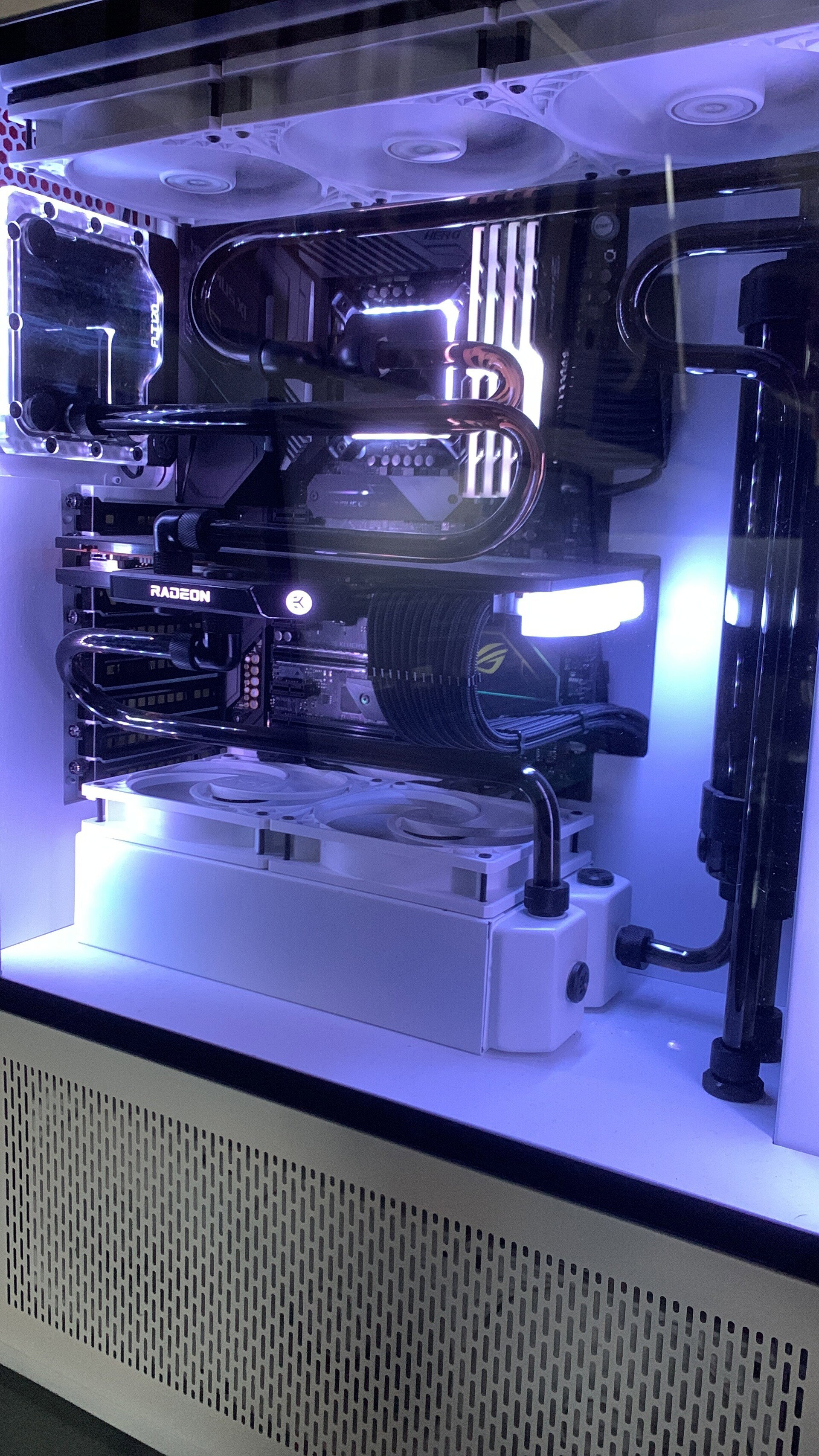 CUSTOM WHITE THERMALTAKE X71 » builds.gg