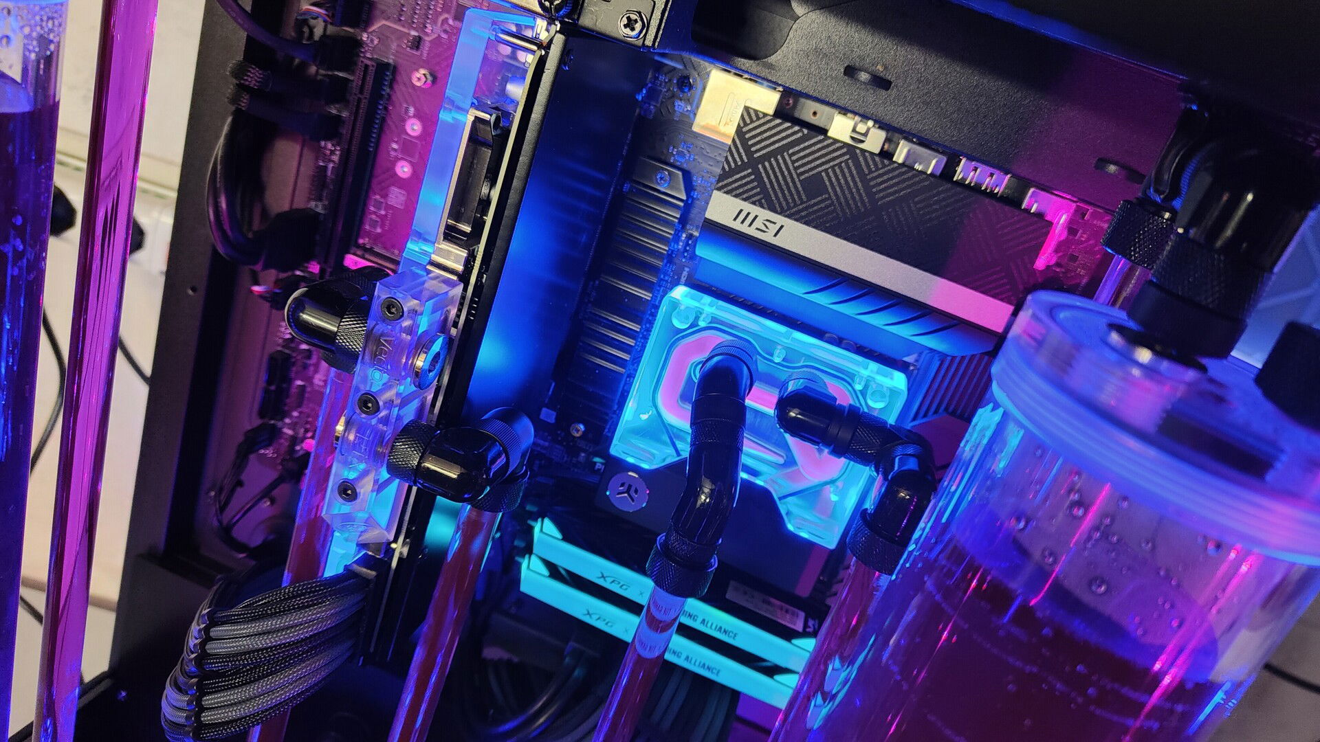 Customer Build. 33 - Cyber-Tower » builds.gg