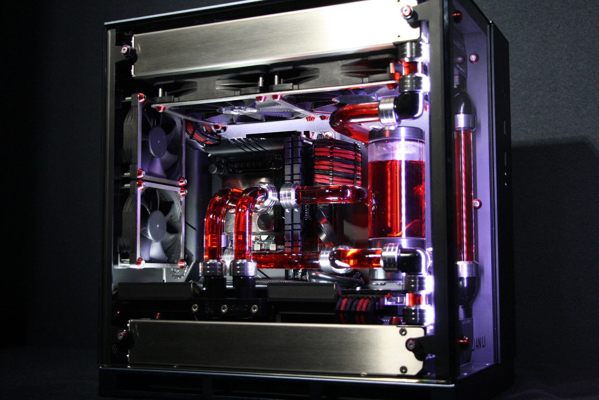 Lian Li Q37 » builds.gg