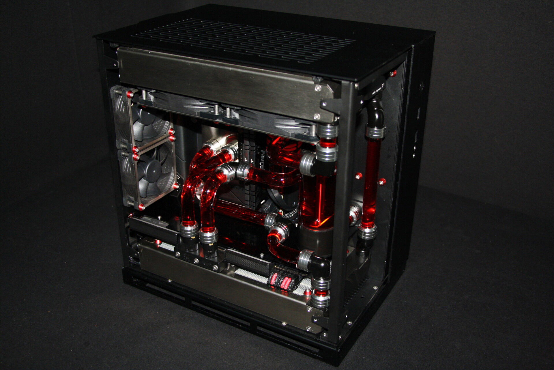 Lian Li Q37 » builds.gg