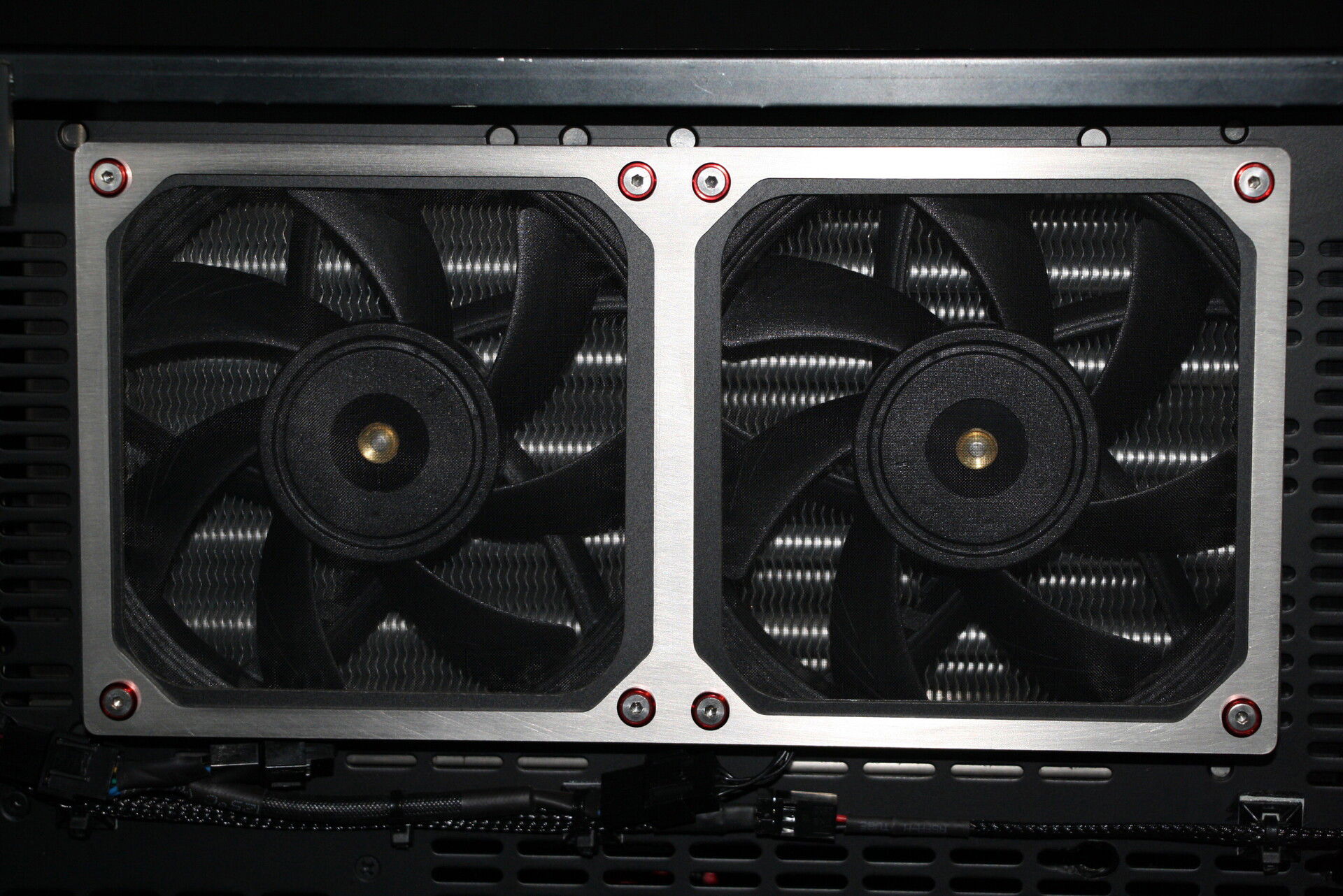 Lian Li Q37 » builds.gg