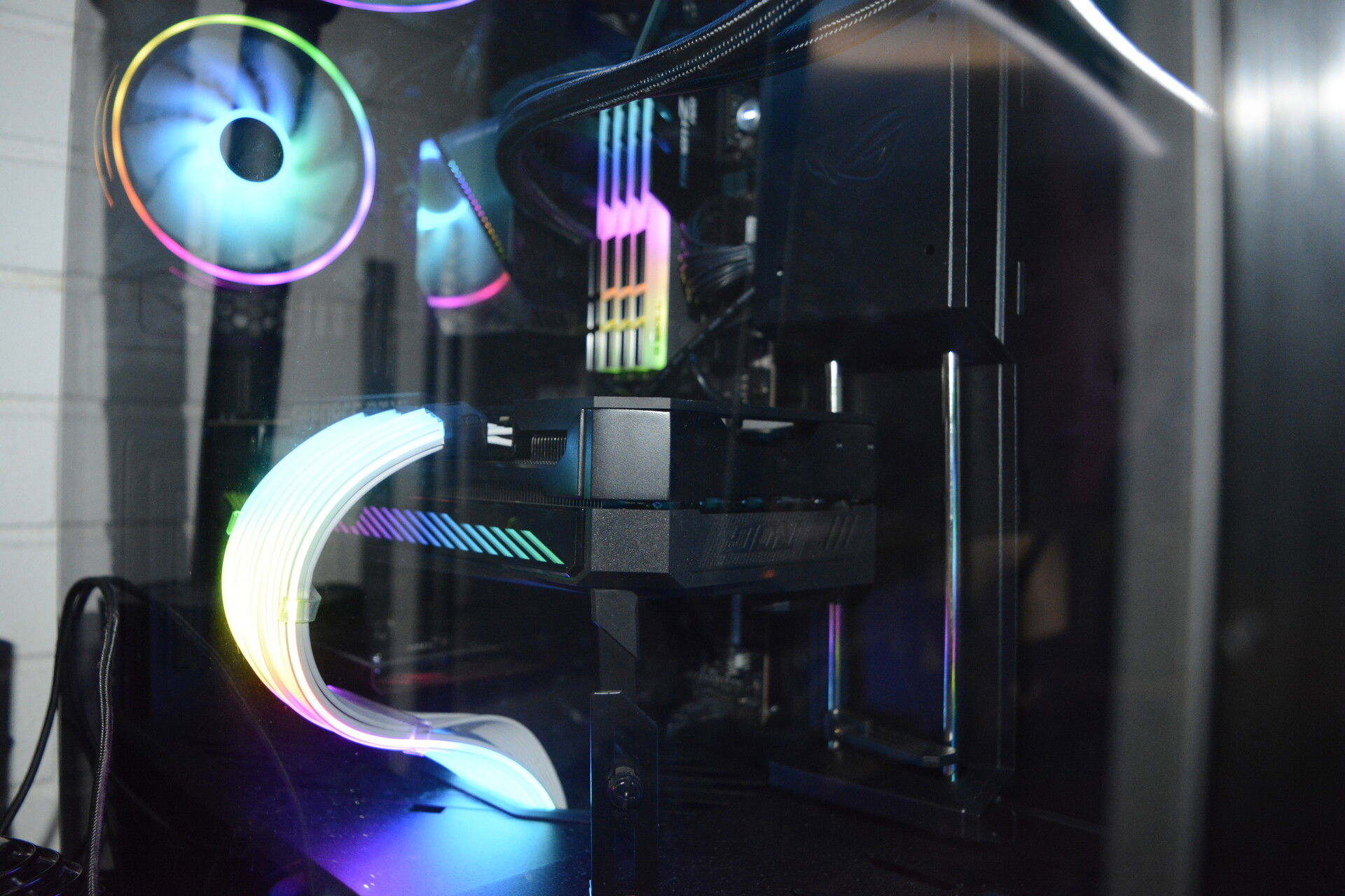 ASUS ROG Helios » builds.gg