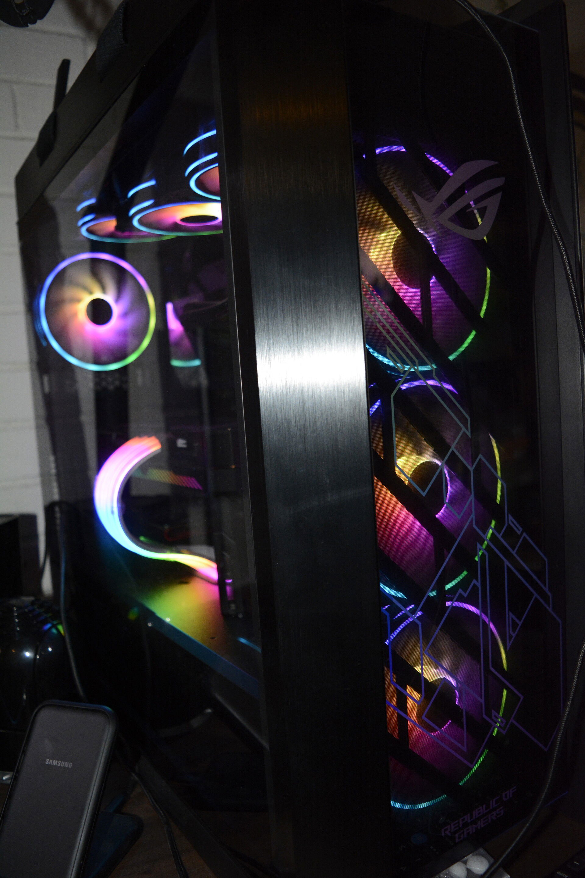 ASUS ROG Helios » builds.gg