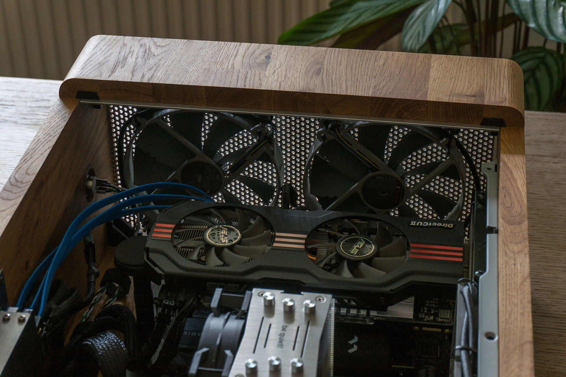 The Scandinavian - A minimalist oak wood PC case » builds.gg