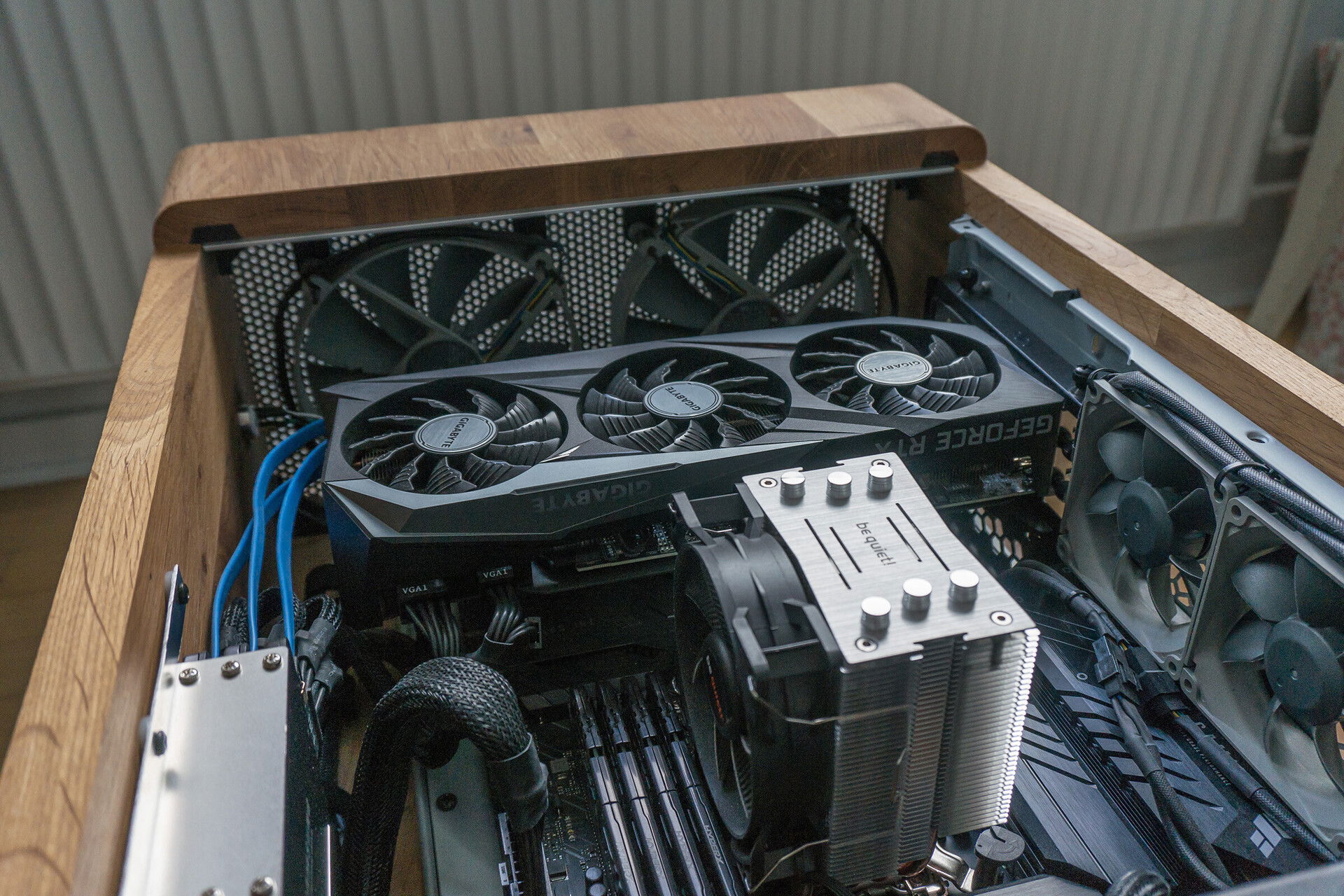 The Scandinavian - A minimalist oak wood PC case » builds.gg