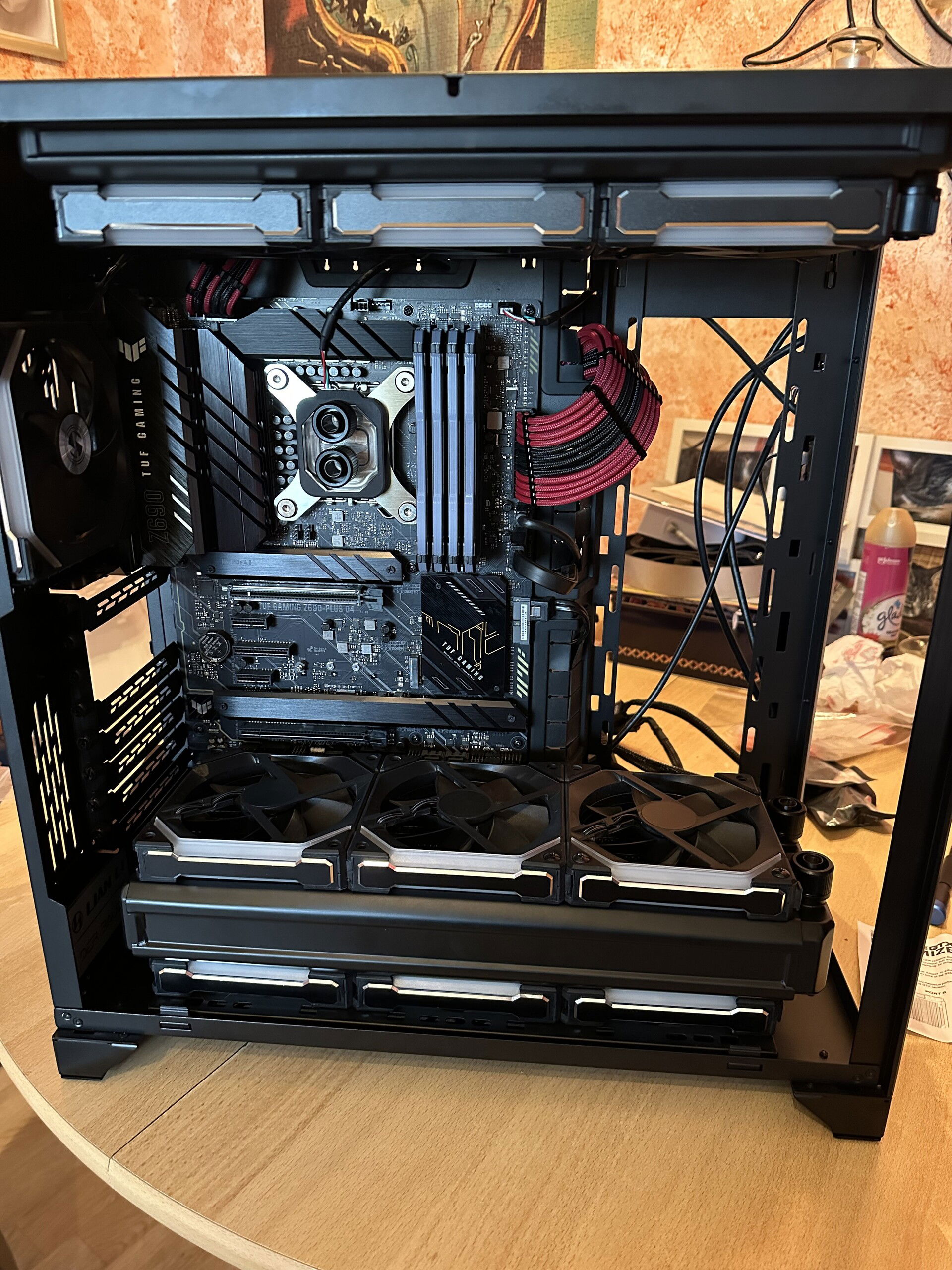 All black (mostly) » builds.gg