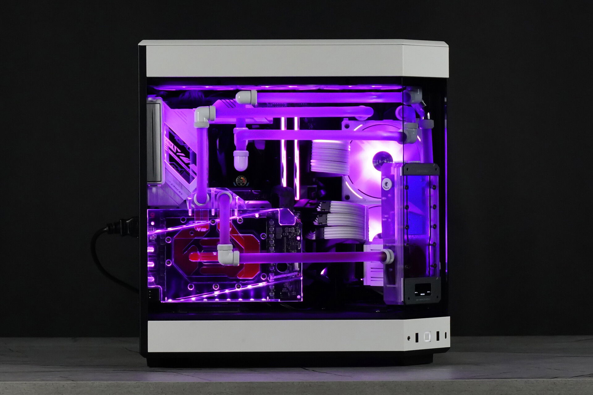 Hyte Y60 White+Indigo » builds.gg