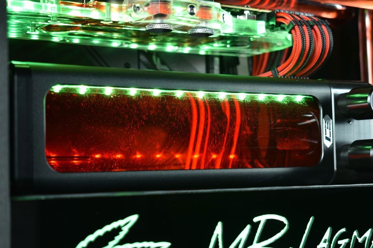 Asus ROG Strix Helios Black+Red » builds.gg