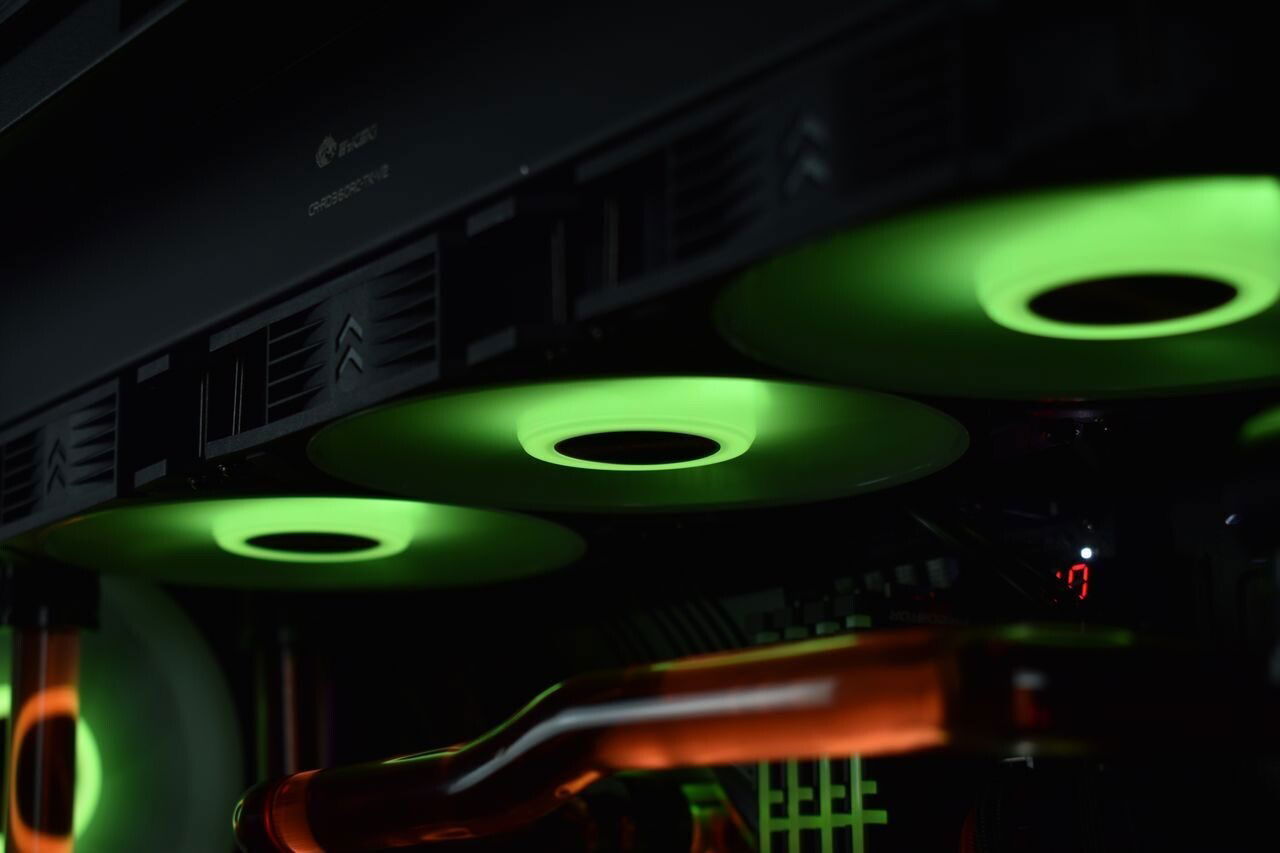 Asus ROG Strix Helios Black+Red » builds.gg