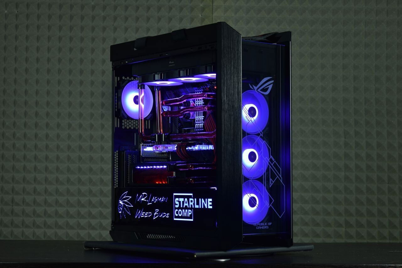 Asus ROG Strix Helios Black+Red » builds.gg