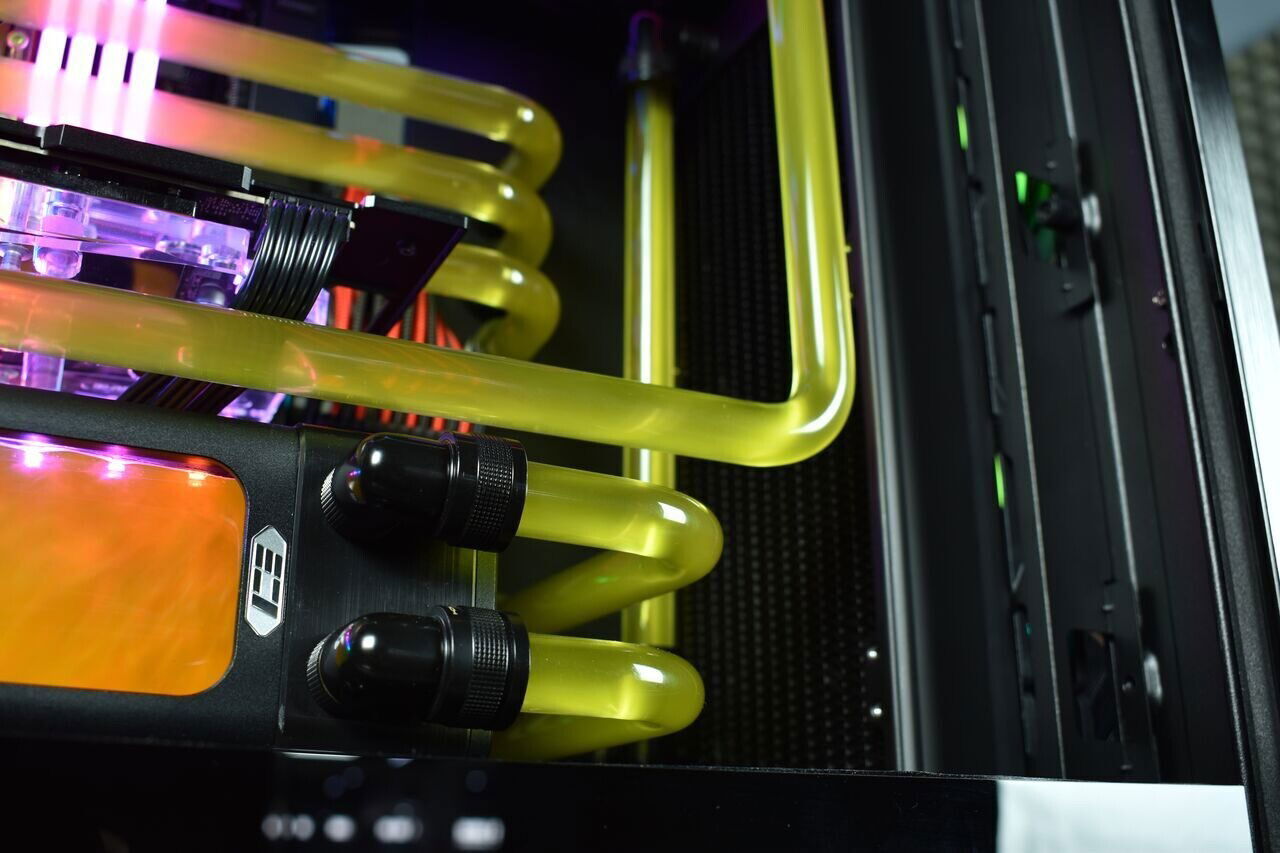 Asus ROG Strix Helios Black+Red Rev 2.0 =) » builds.gg