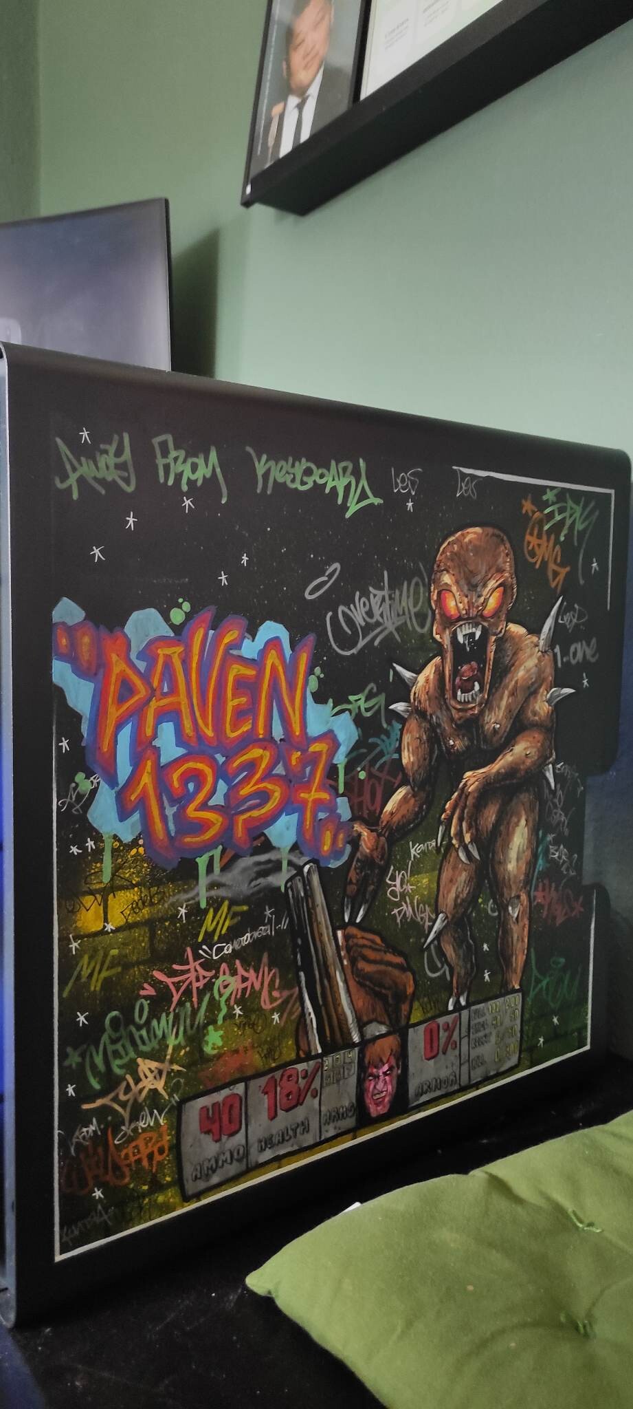 Old school graffiti and gamer references » builds.gg