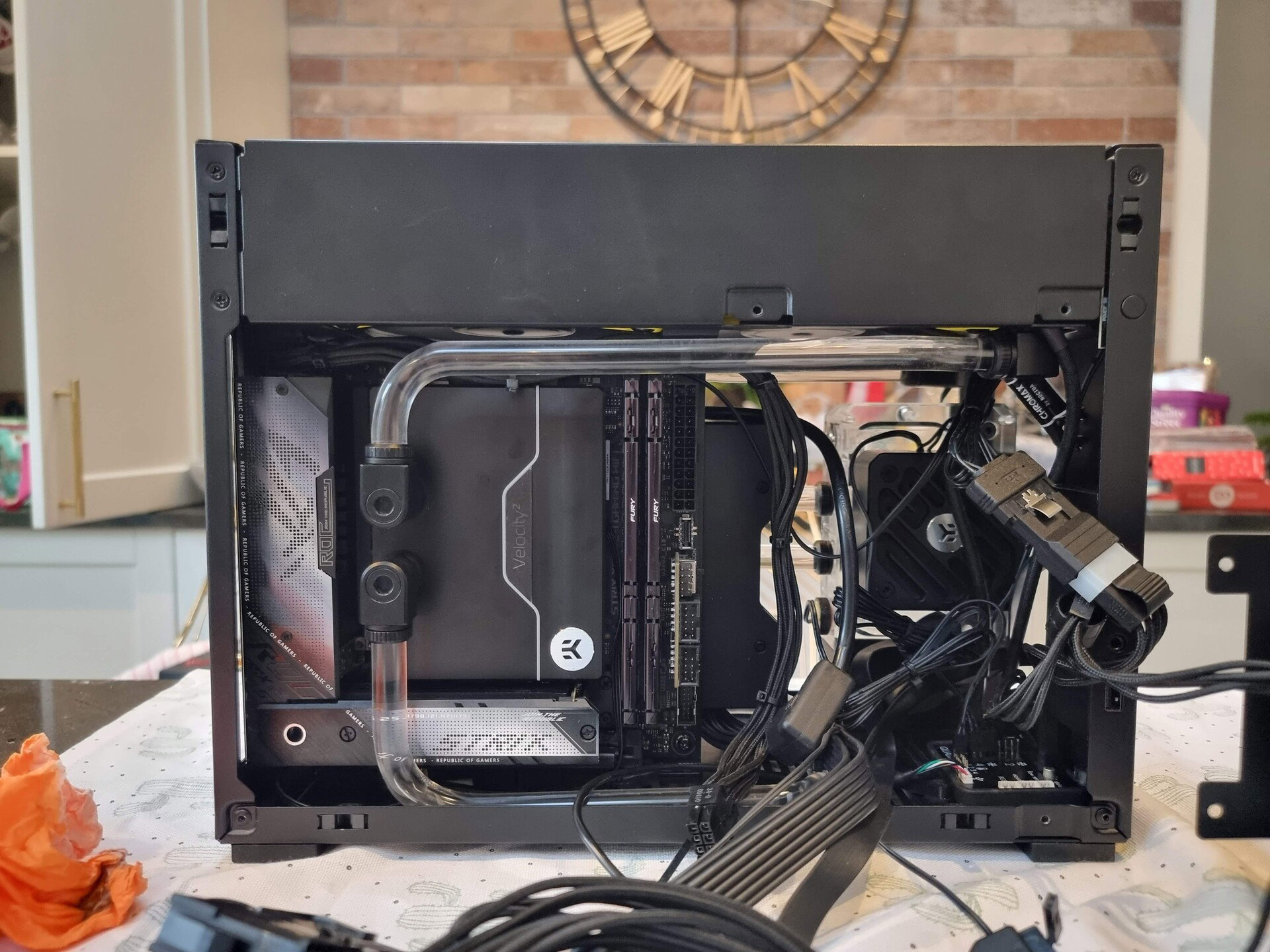 RTX 4090 meets 7950X3D meets A4 H2O meets yellow » builds.gg