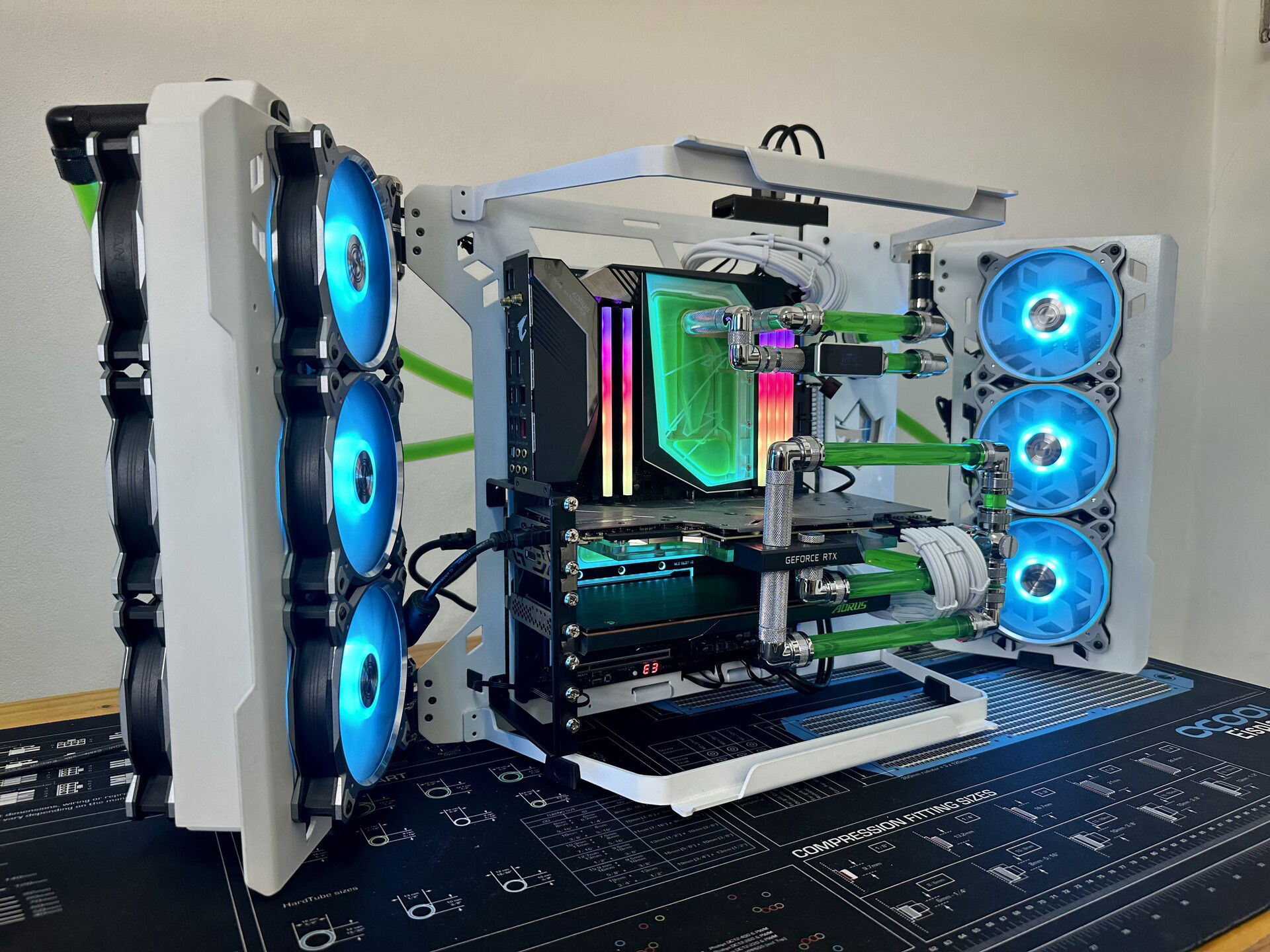 K1ng Stream Cooler Master Masterframe 700 » builds.gg