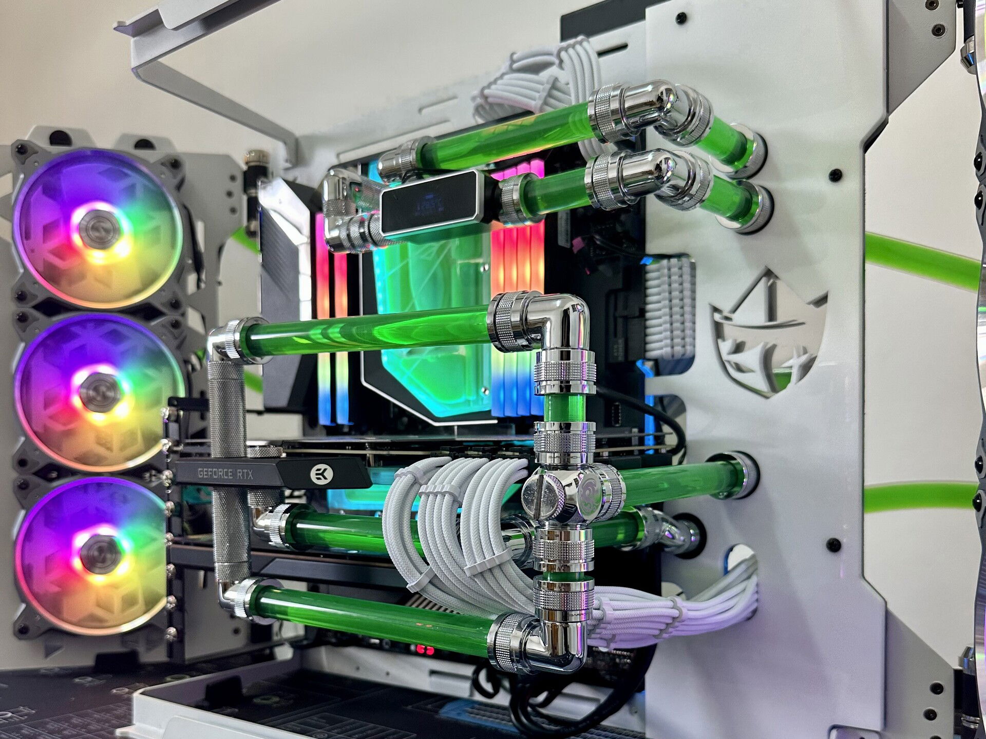 K1ng Stream Cooler Master Masterframe 700 » builds.gg