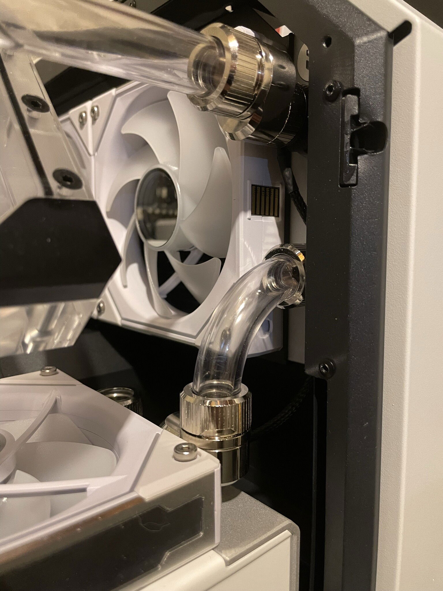 All White Hyte Y60 - Full Custom Loop » builds.gg