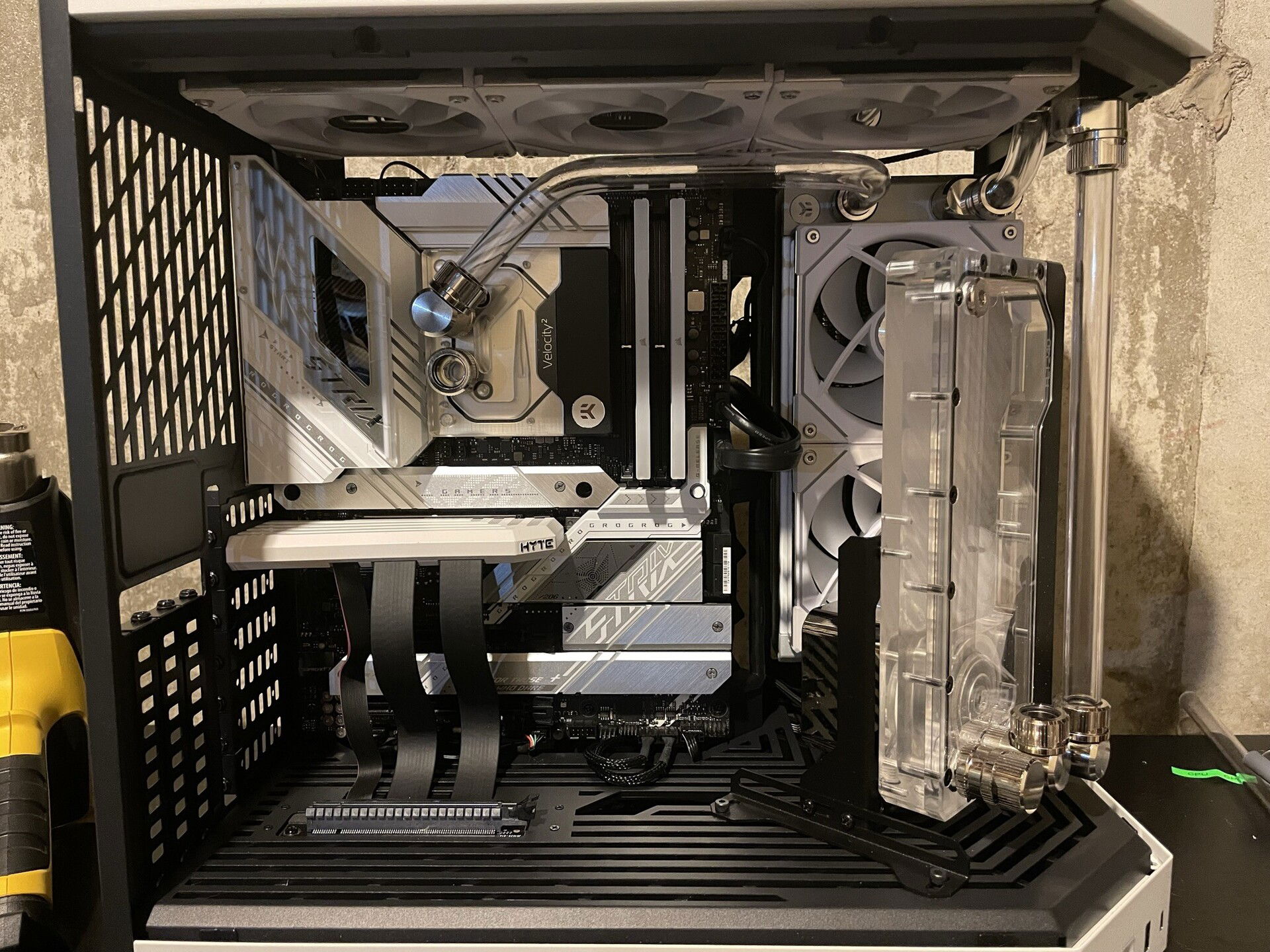 All White Hyte Y60 - Full Custom Loop » builds.gg