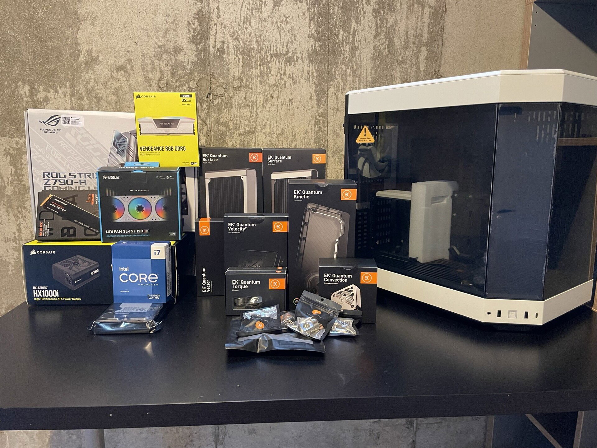 All White Hyte Y60 - Full Custom Loop » builds.gg