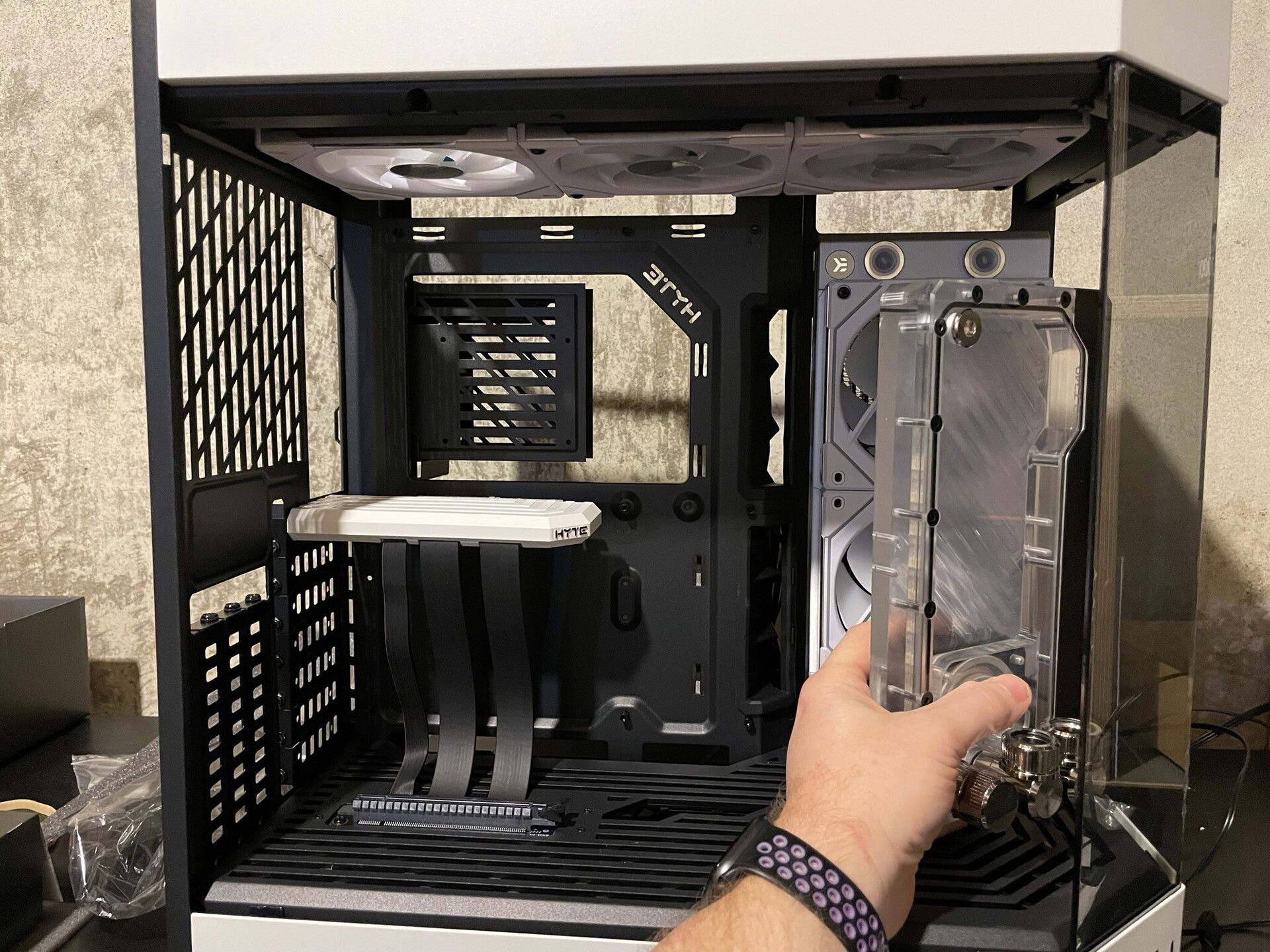 All White Hyte Y60 - Full Custom Loop » builds.gg