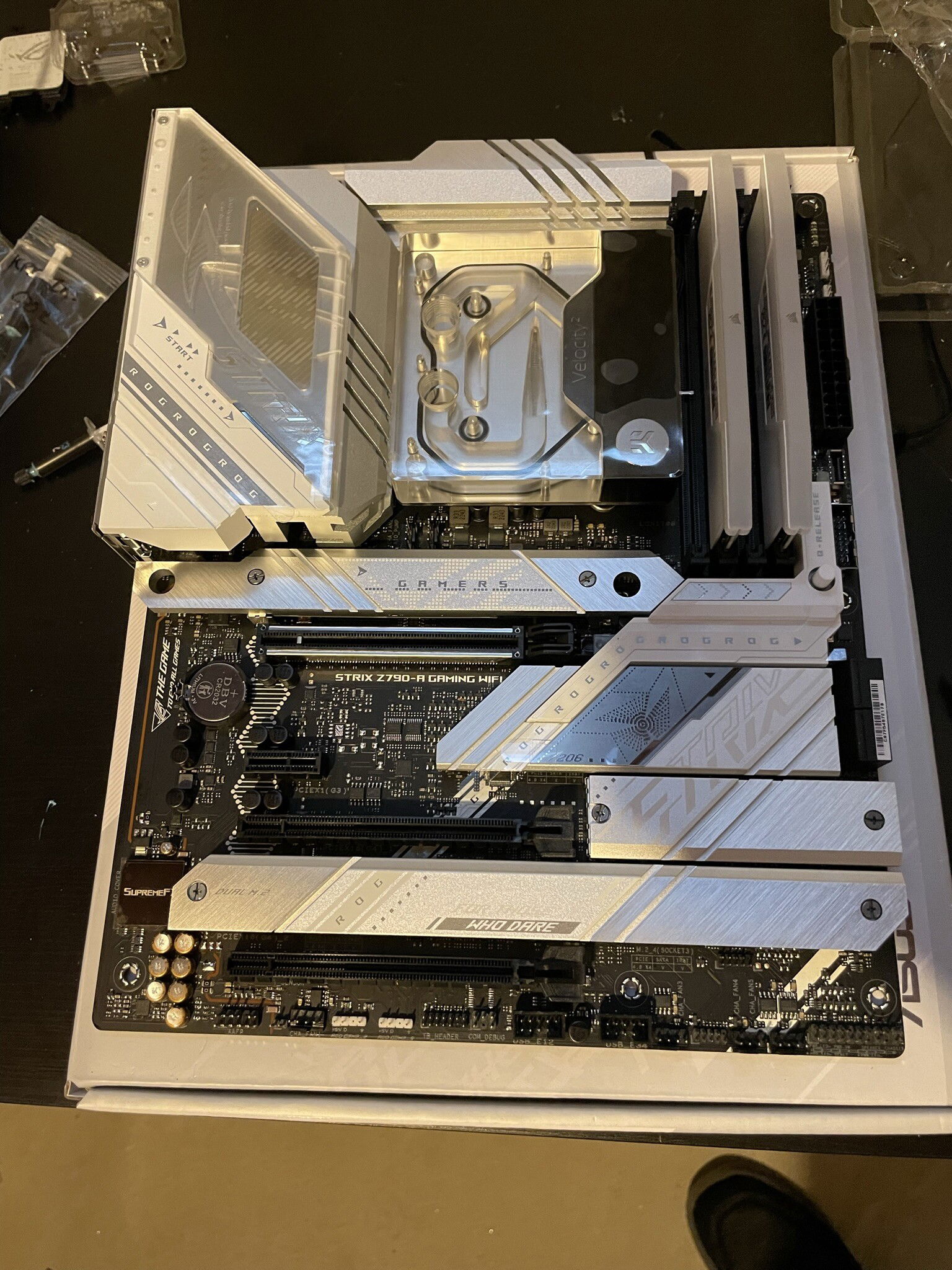 All White Hyte Y60 - Full Custom Loop » builds.gg