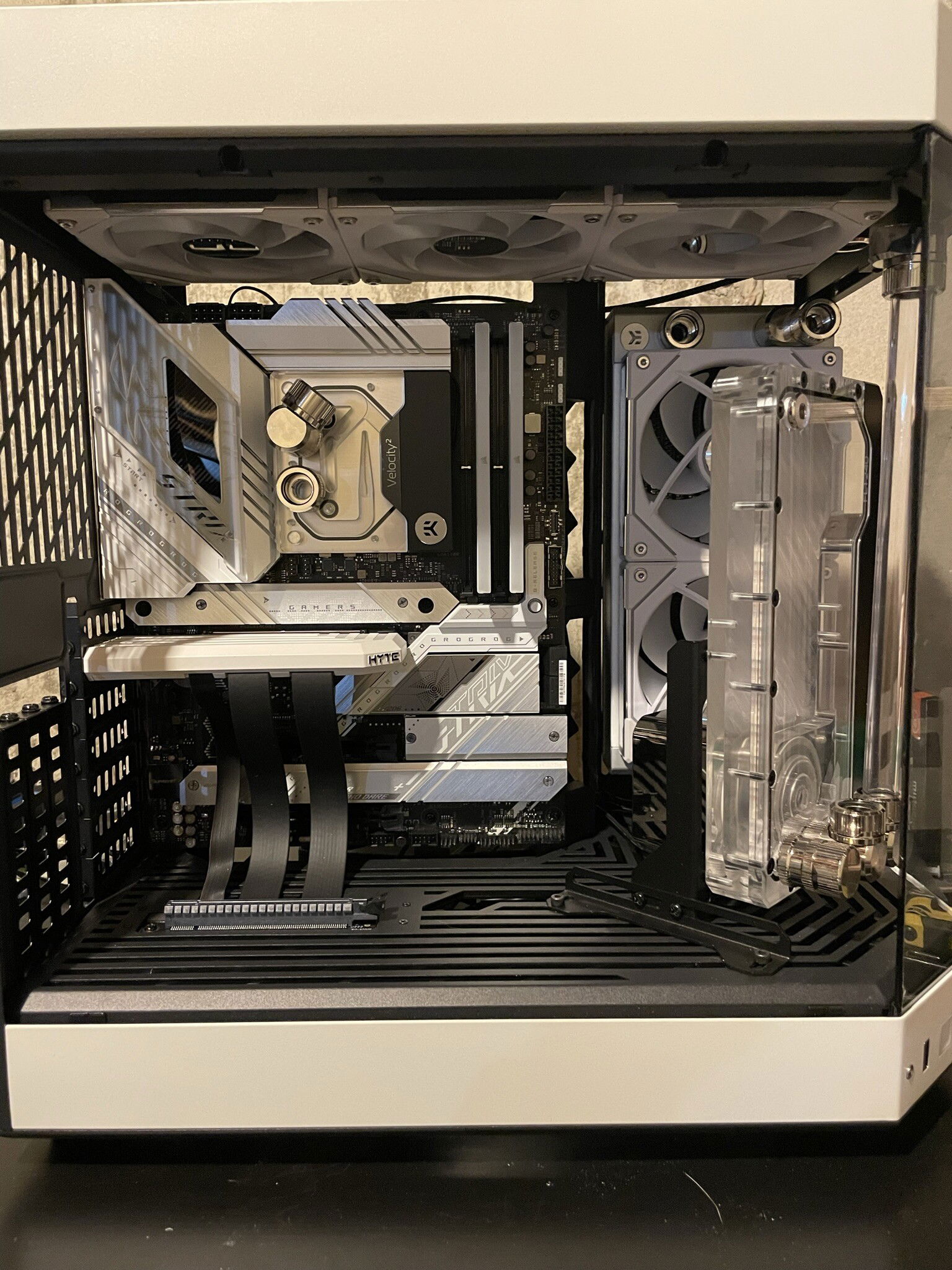 All White Hyte Y60 - Full Custom Loop » builds.gg