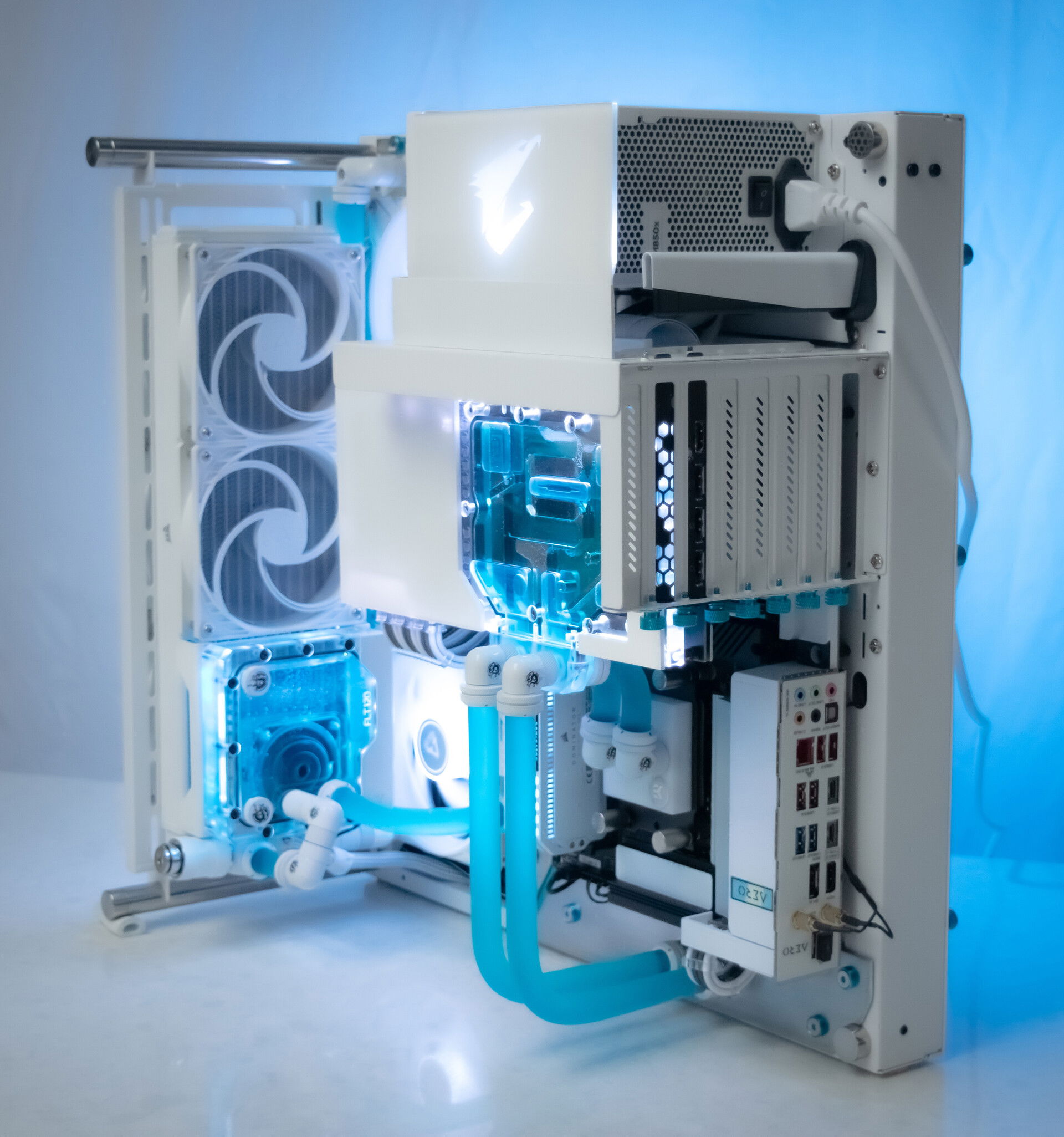 ChillyRig V.4 - Inverted Wall-Mounted Workstation » builds.gg