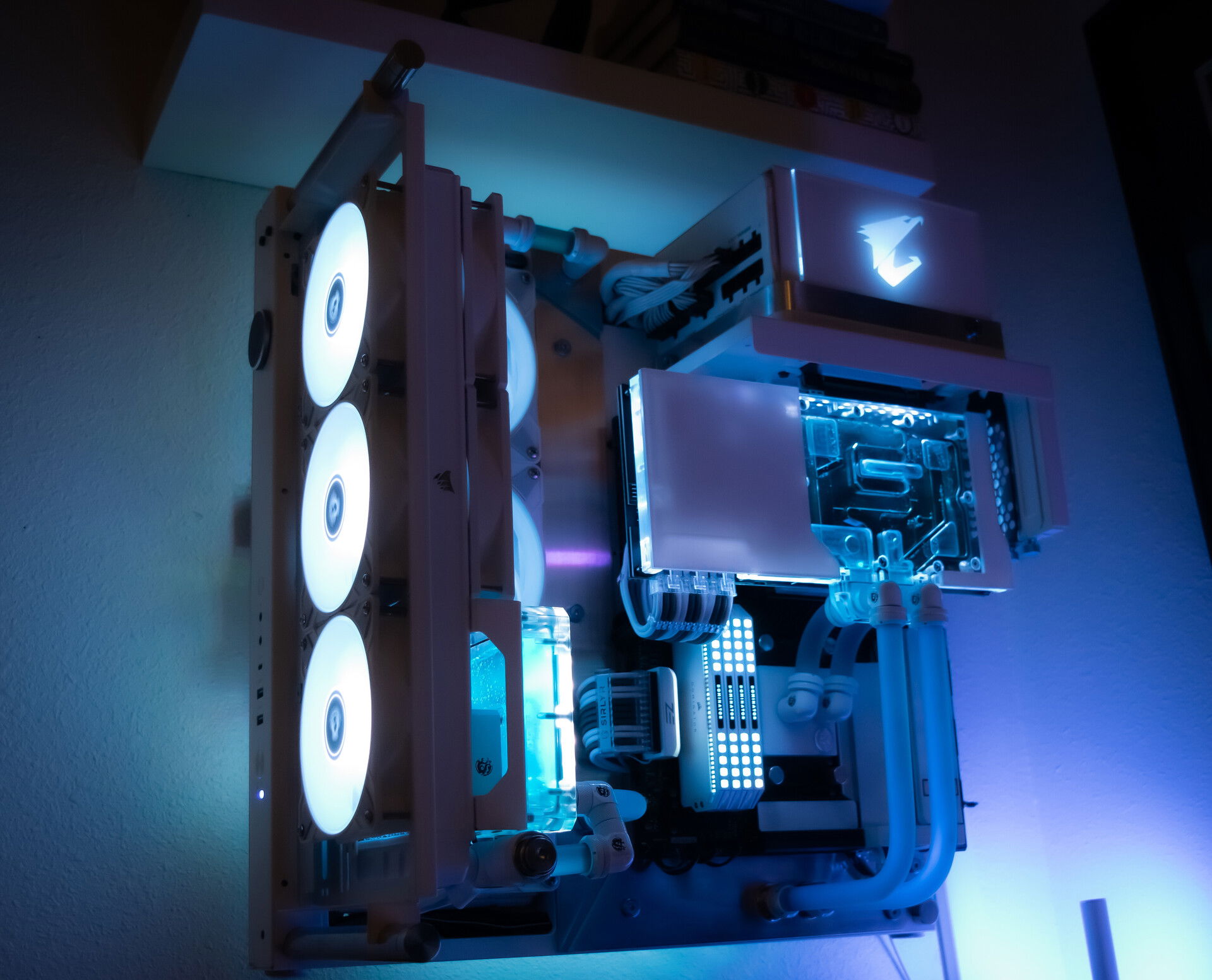 ChillyRig V.4 - Inverted Wall-Mounted Workstation » builds.gg