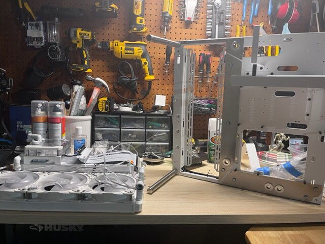 ChillyRig V.4 - Inverted Wall-Mounted Workstation » builds.gg