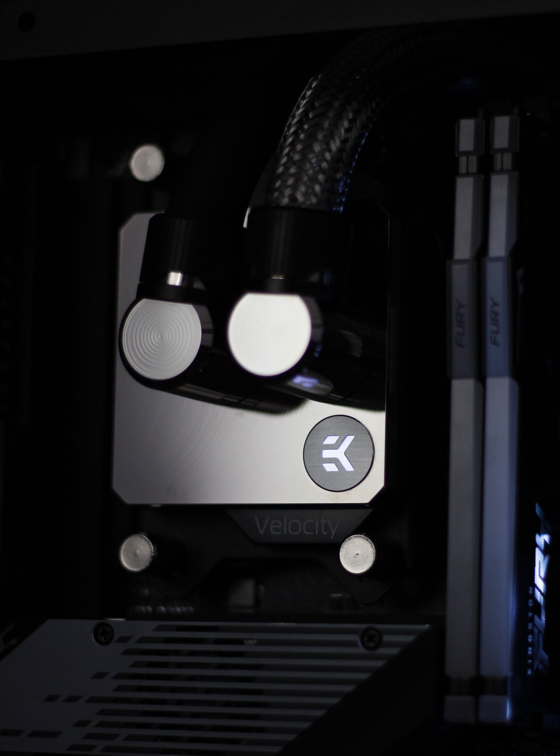 Meshlicious Custom Loop - Industrial » builds.gg