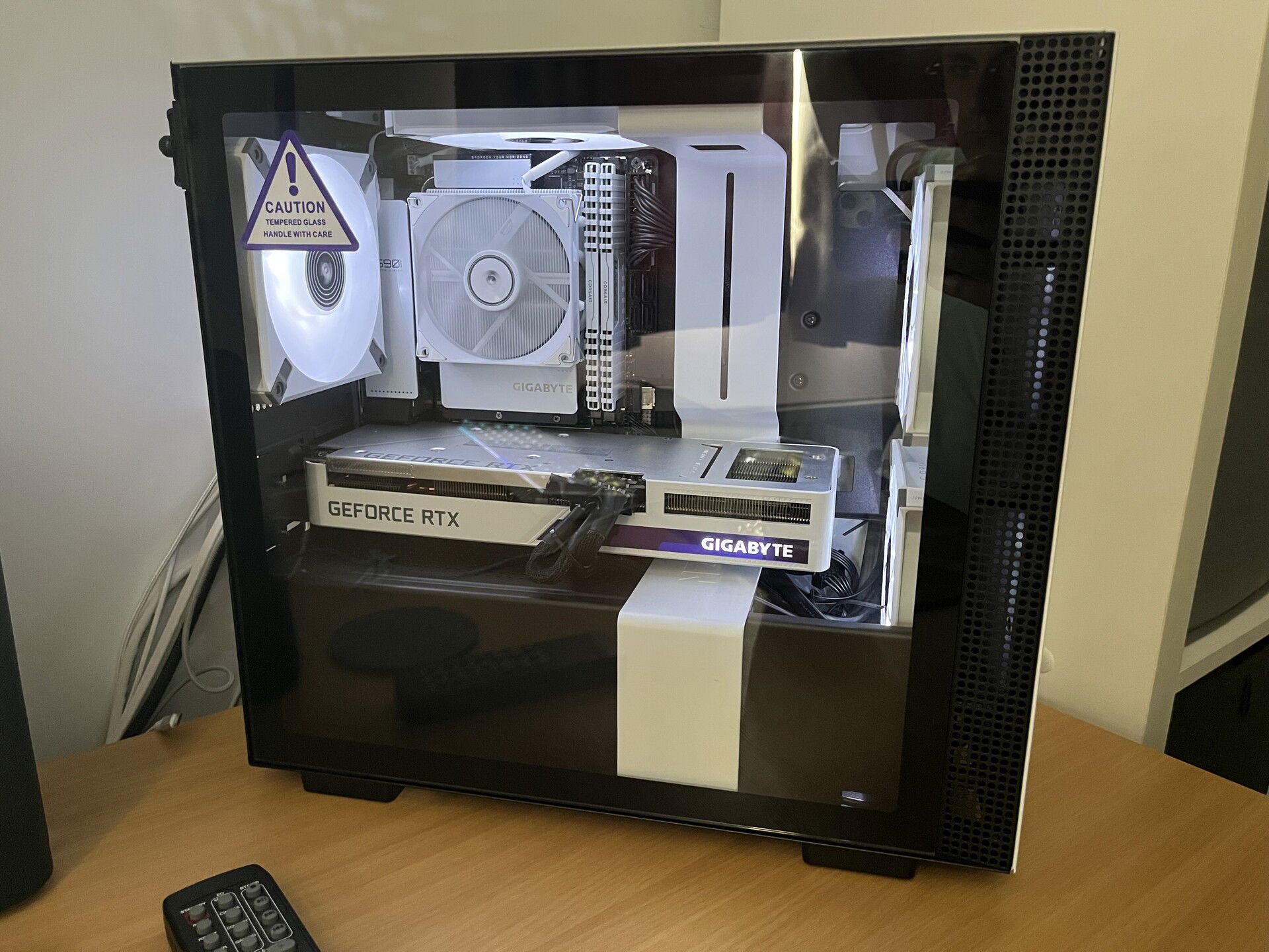 All White ITX » builds.gg