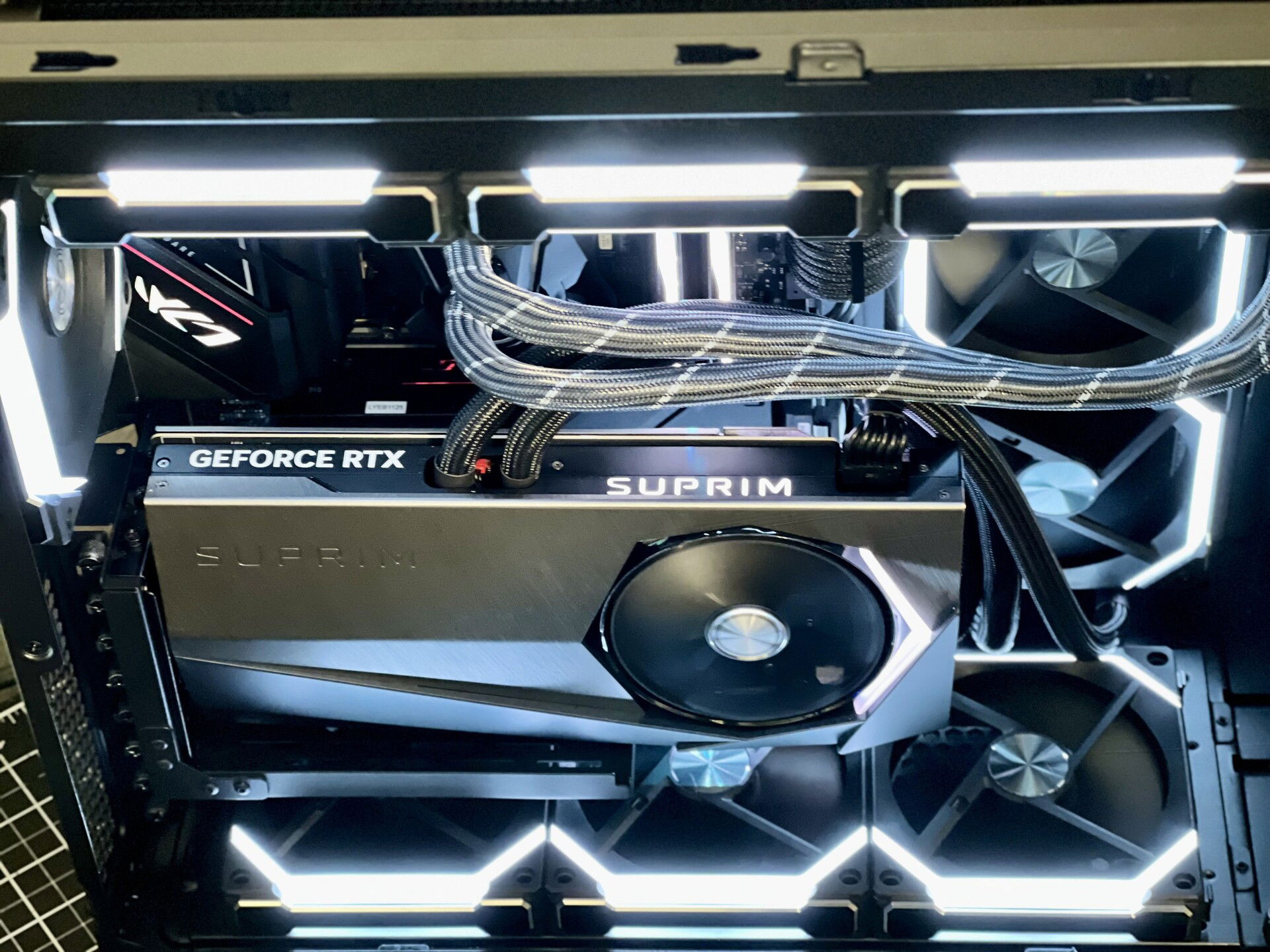 O11D Evo w/ MSI 4090 Suprim Liquid » builds.gg