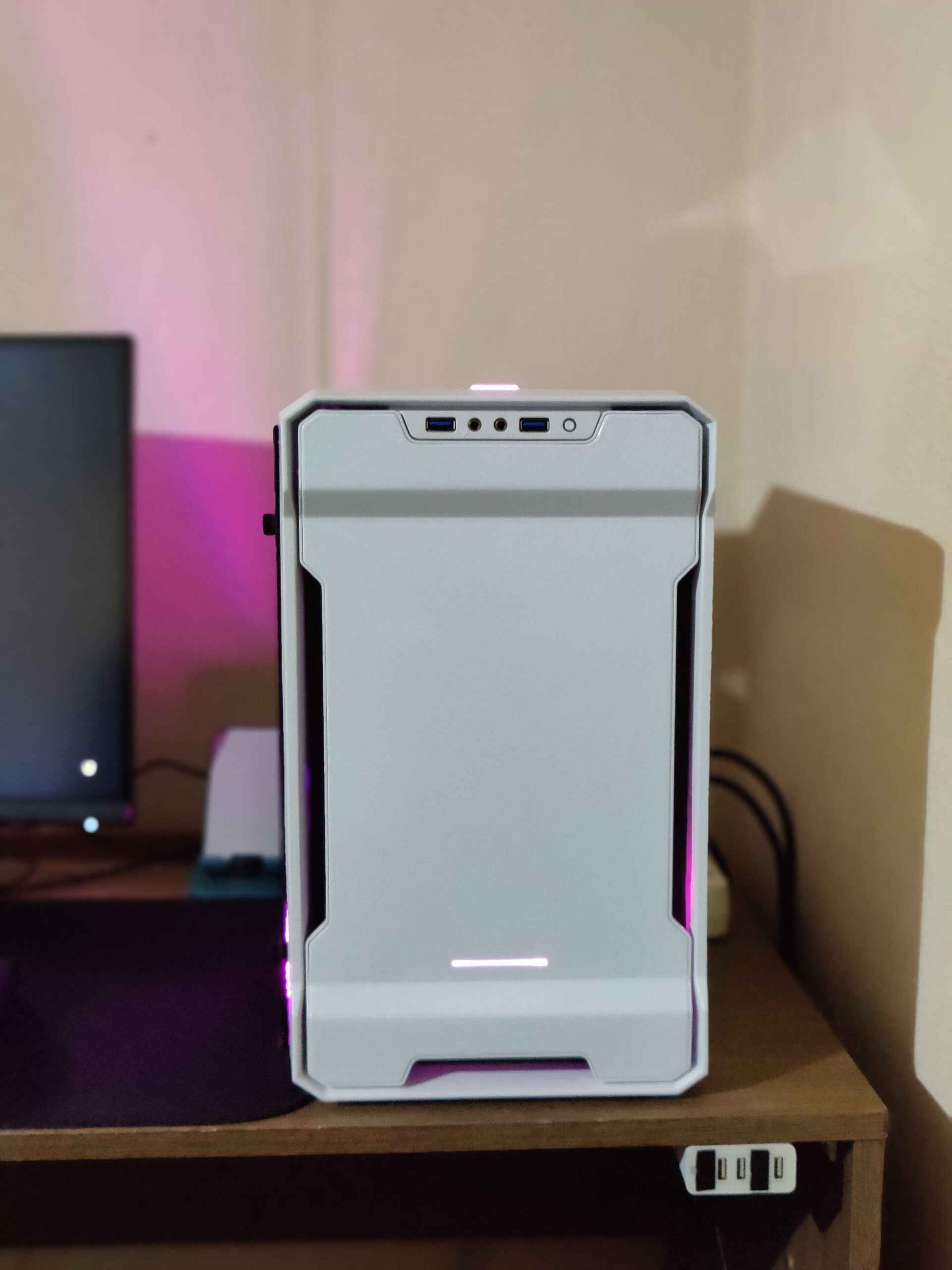 Phanteks enthoo evolv mini-itx » builds.gg