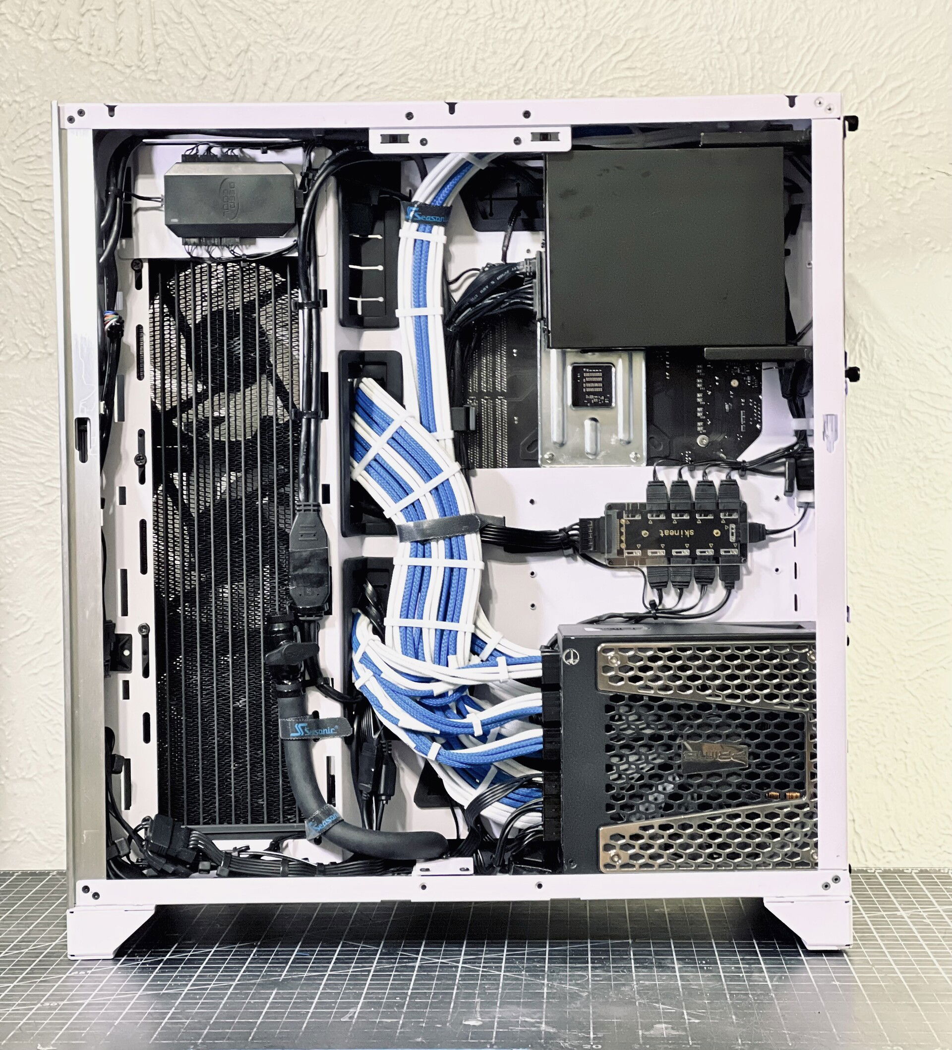 Custom loop with the Liquid Devil 7900 XTX » builds.gg