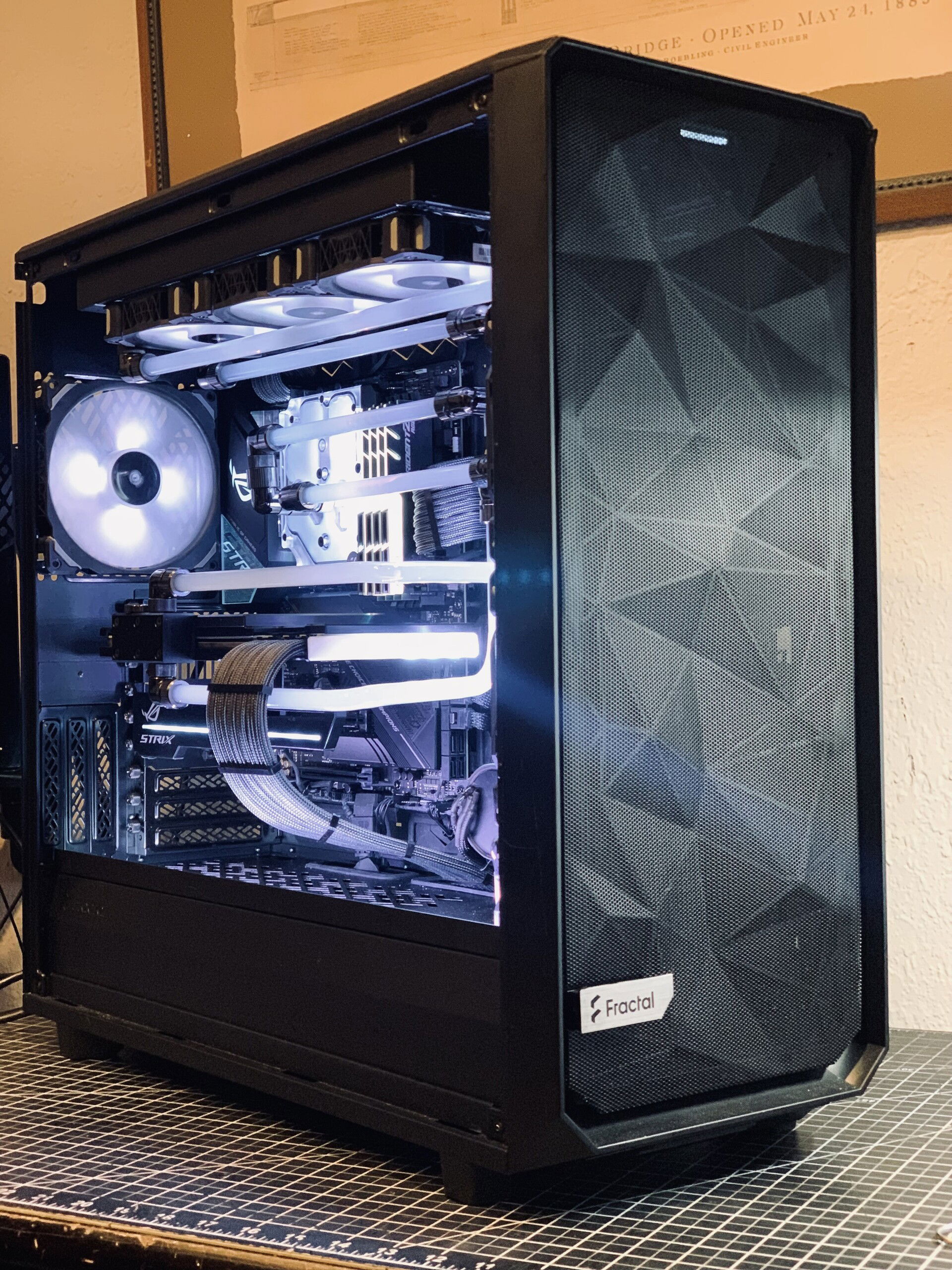 Custom loop in a Fractal Design Meshify XL, 5900X/RTX 3090 » builds.gg