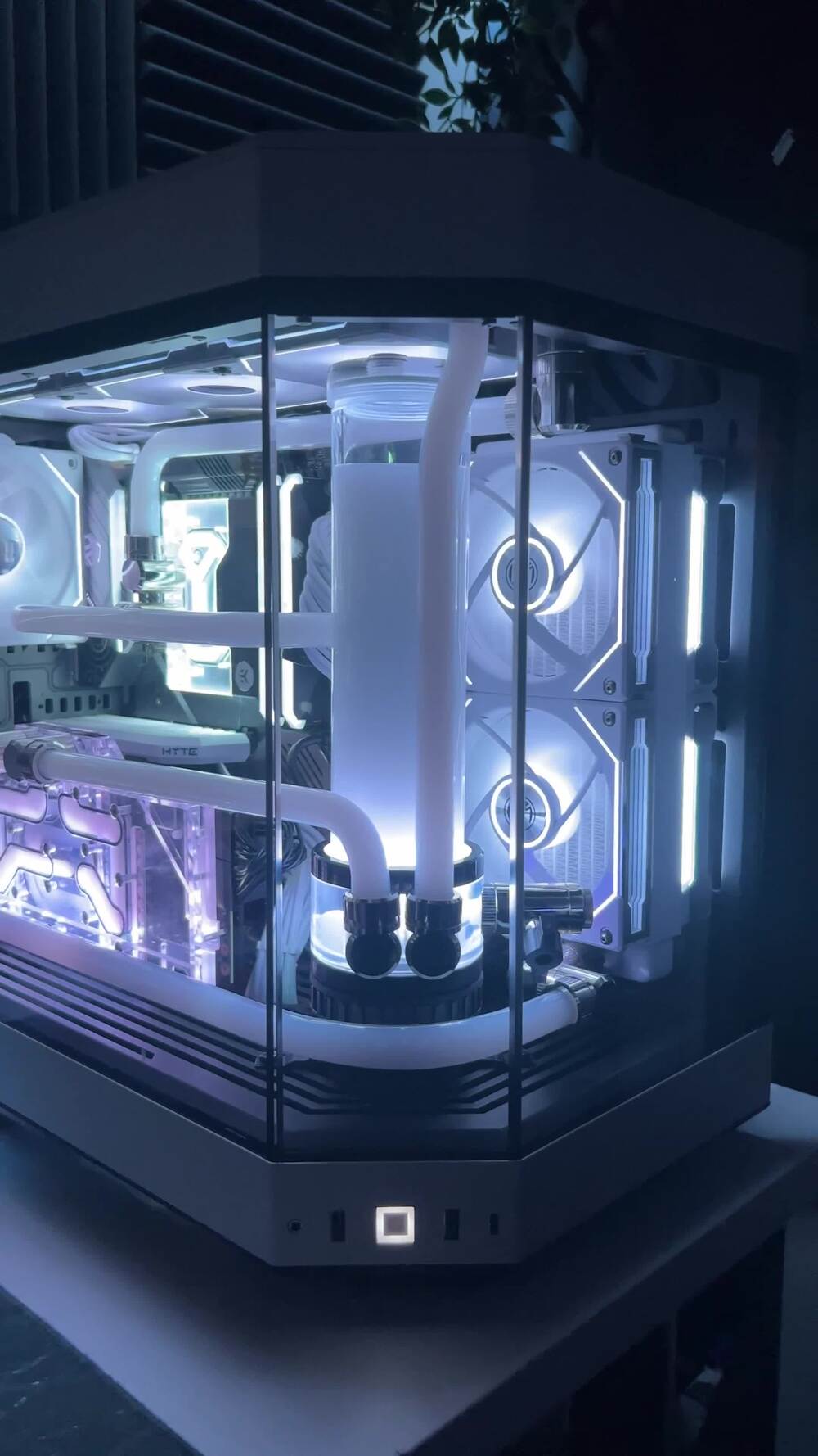 Hyte Y60 custom loop » builds.gg