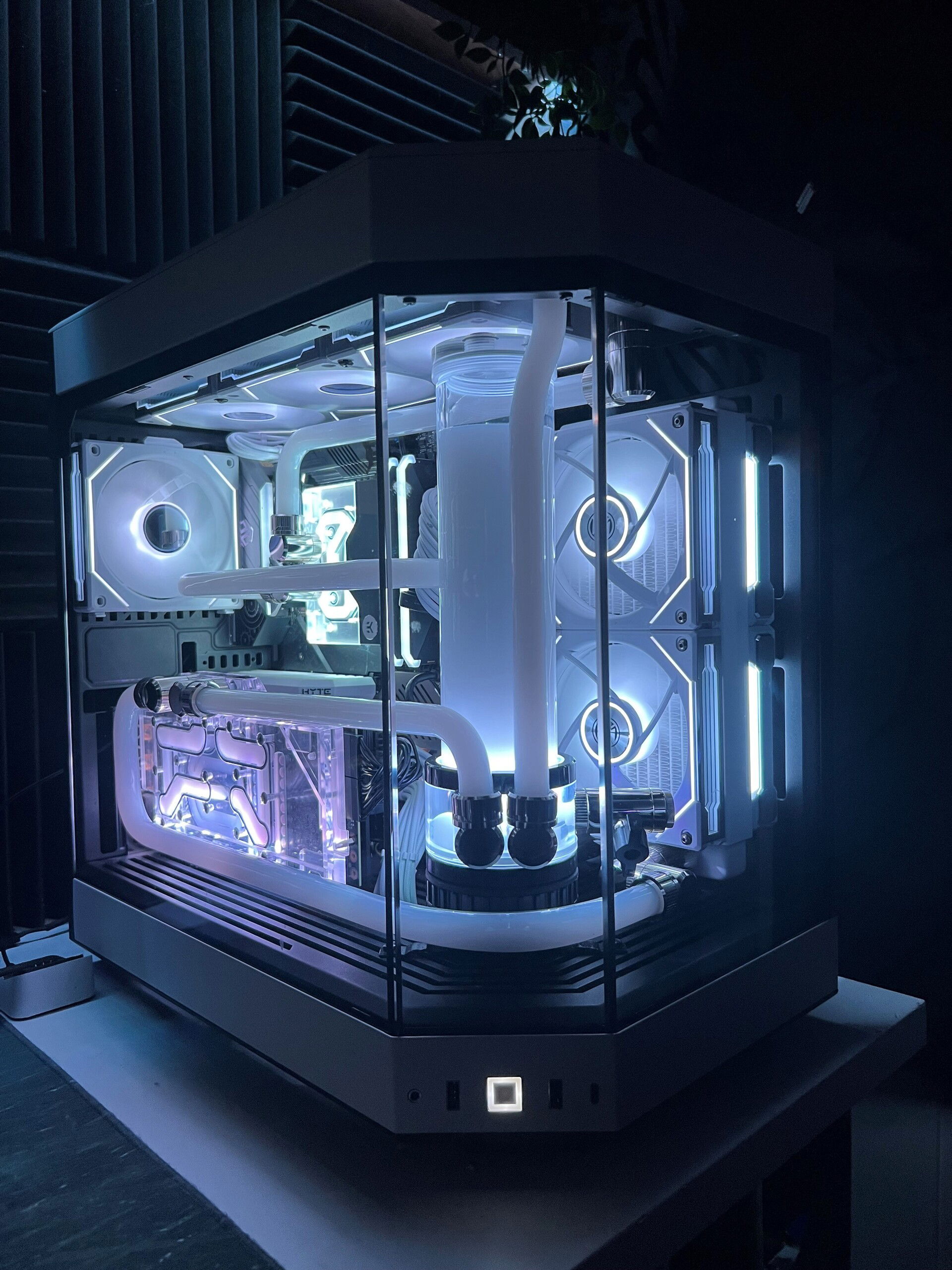 Hyte Y60 custom loop » builds.gg