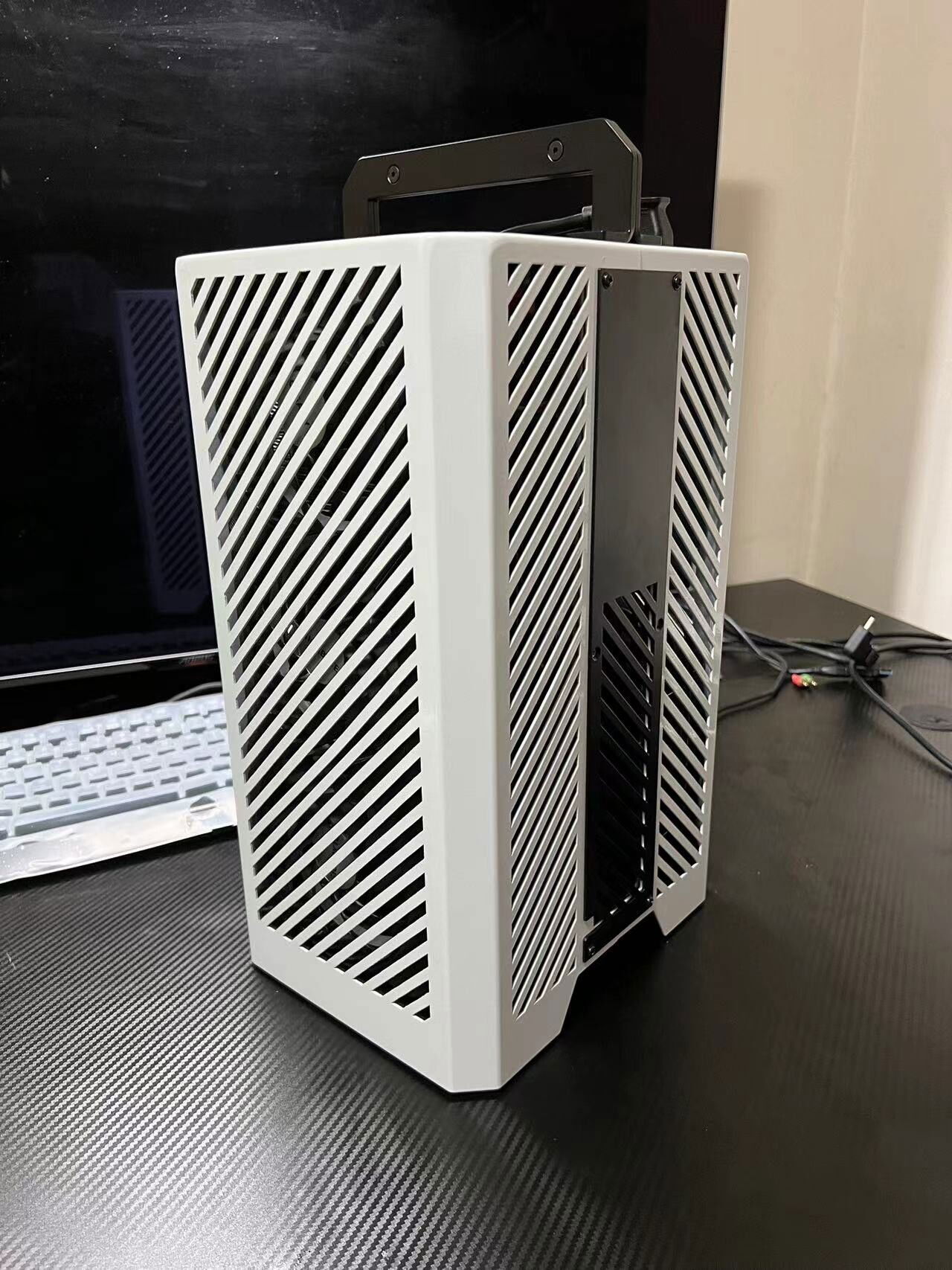 My custom ITX open case » builds.gg