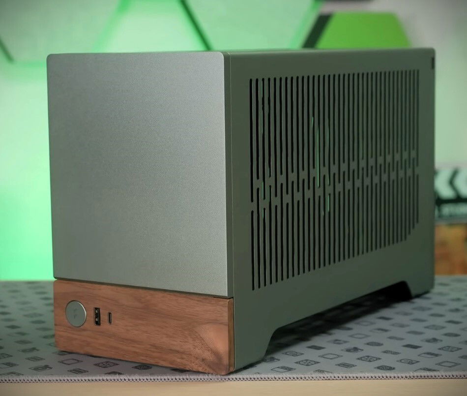 Fractal Terra Mini ITX | R7 7800X3D, RTX 4070 FE » builds.gg