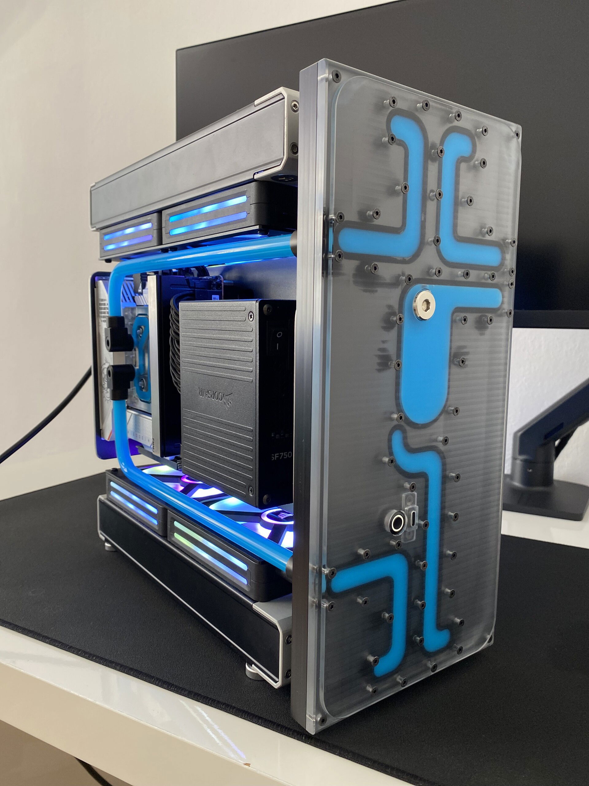 Mini-ITX — only the essentials » builds.gg