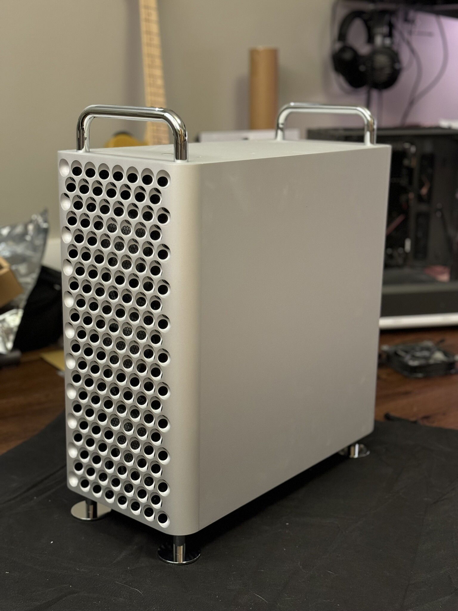 MCPRUE Apollo X | 7950X3D | RTX 4090 | Built-in Cheese Grater » builds.gg