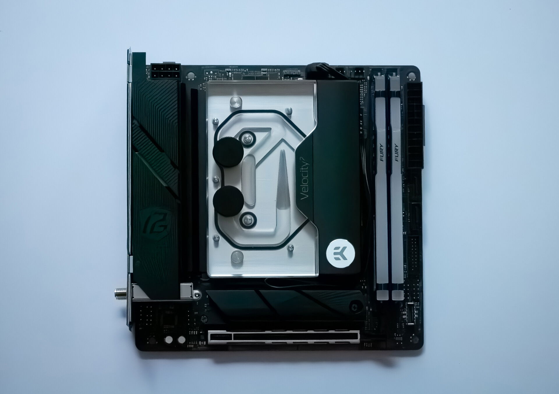 Jörmungandr - Hydra Mini ITX Custom Loop » builds.gg