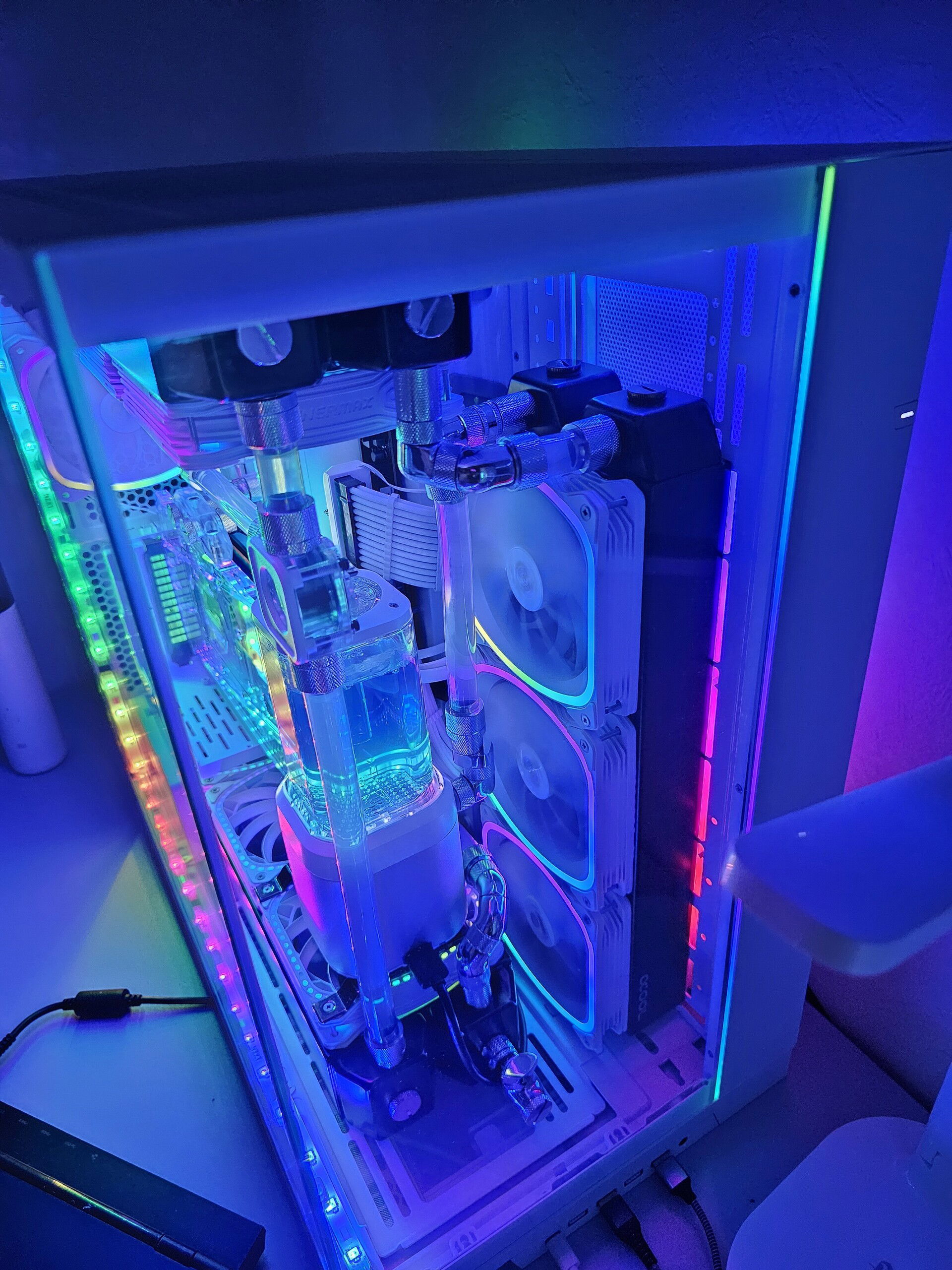 Lian Li EVO XL White Build » builds.gg