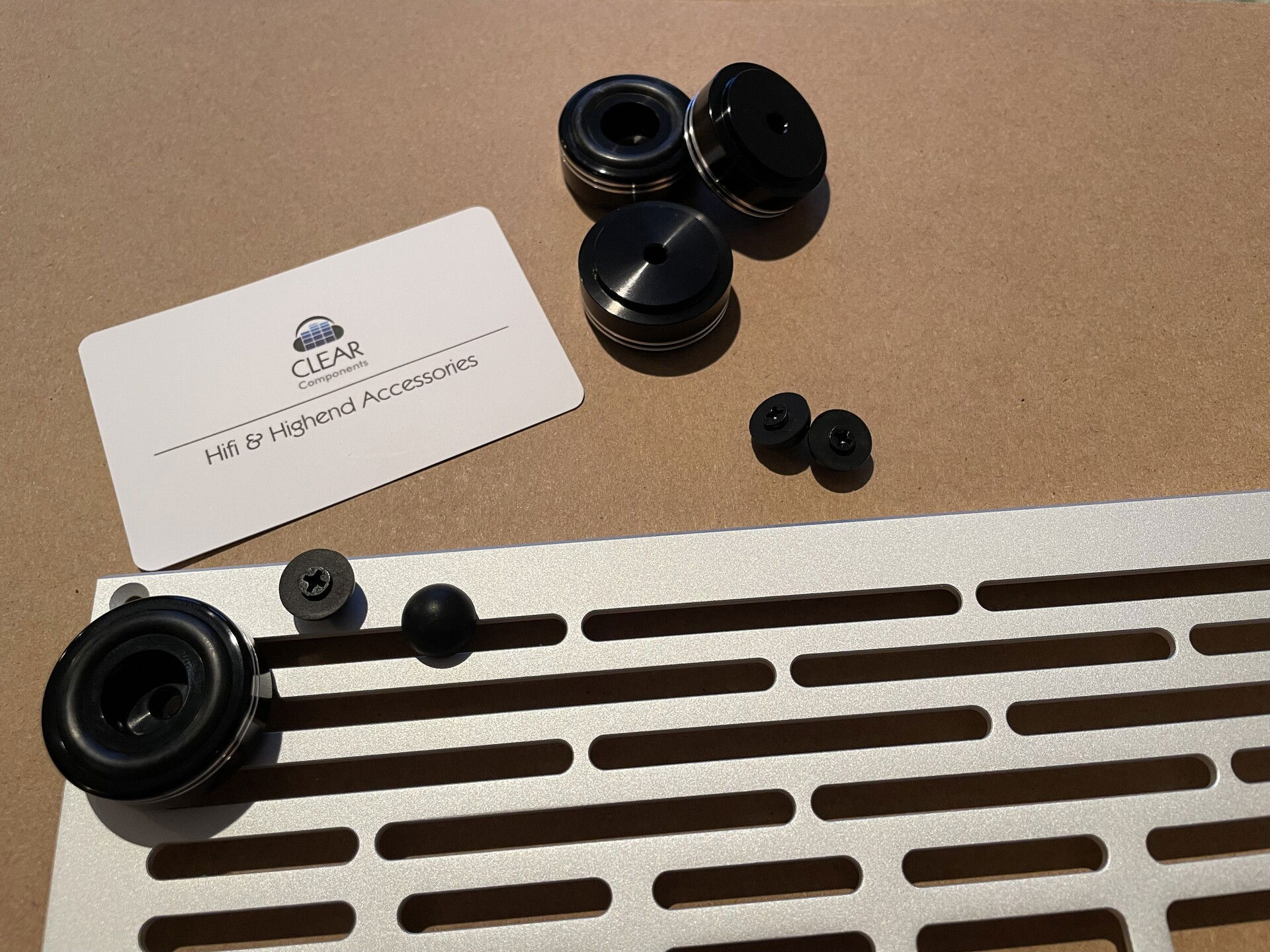 Silver Air-NCase M2 + RTX 5080 » builds.gg